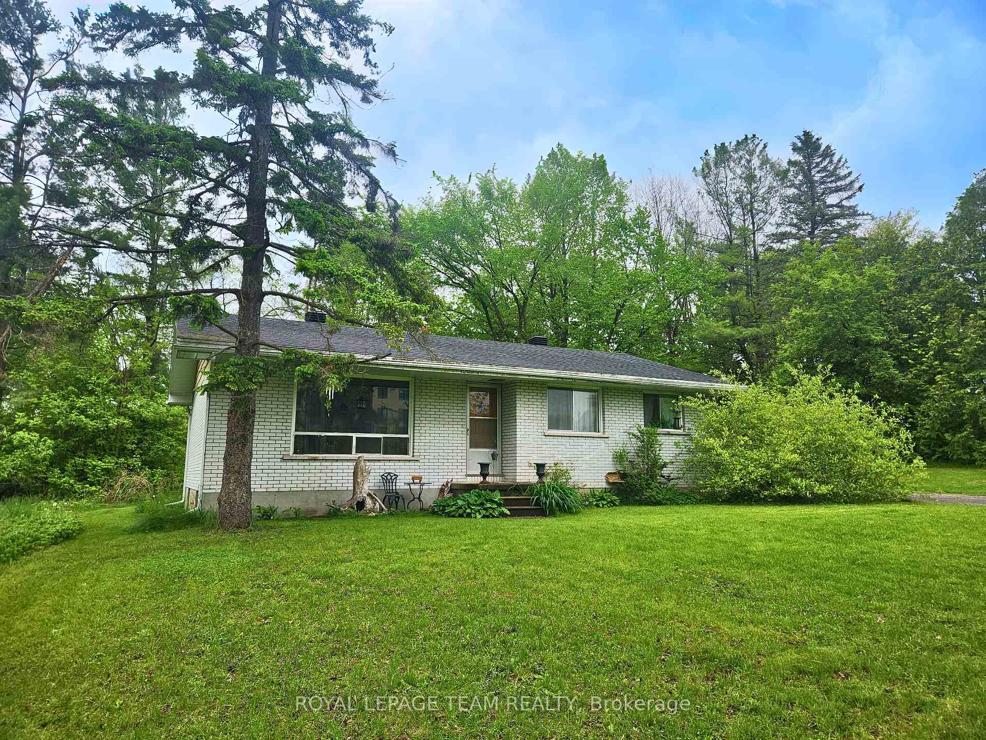 104 Falldown Lane, Carp - Huntley Ward, ON K0A 1L0