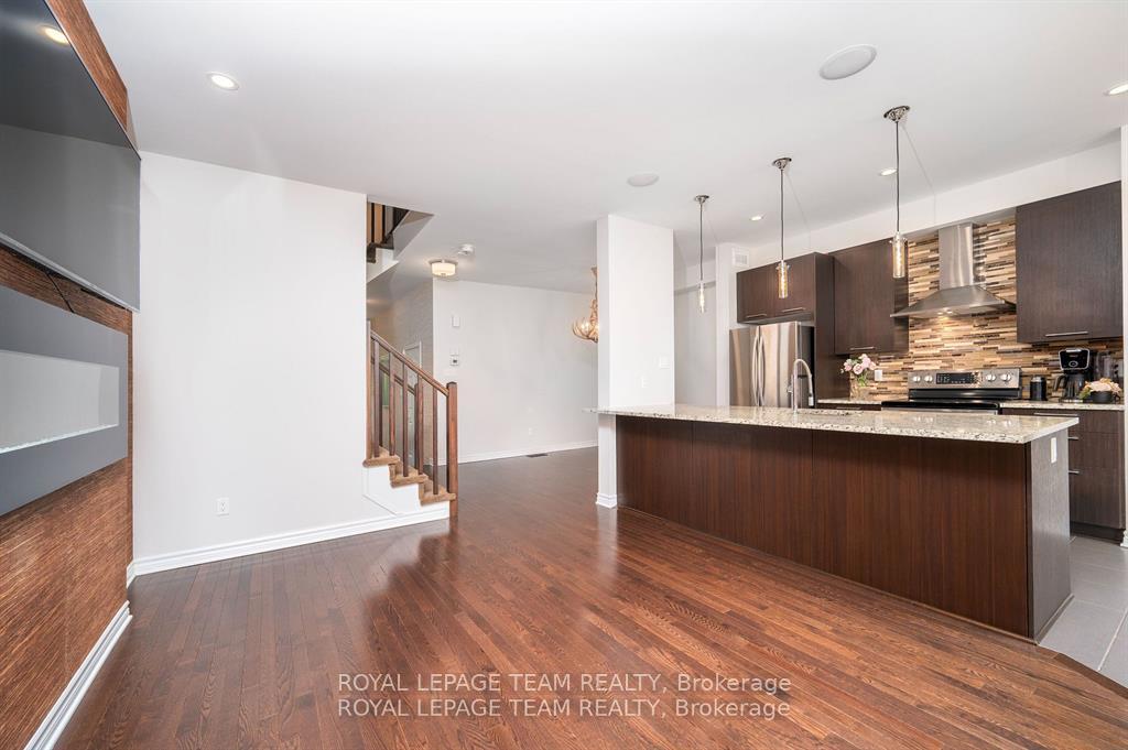 104 Helen Rapp Way, Blossom Park - Airport and Area, ON K1T 0N4