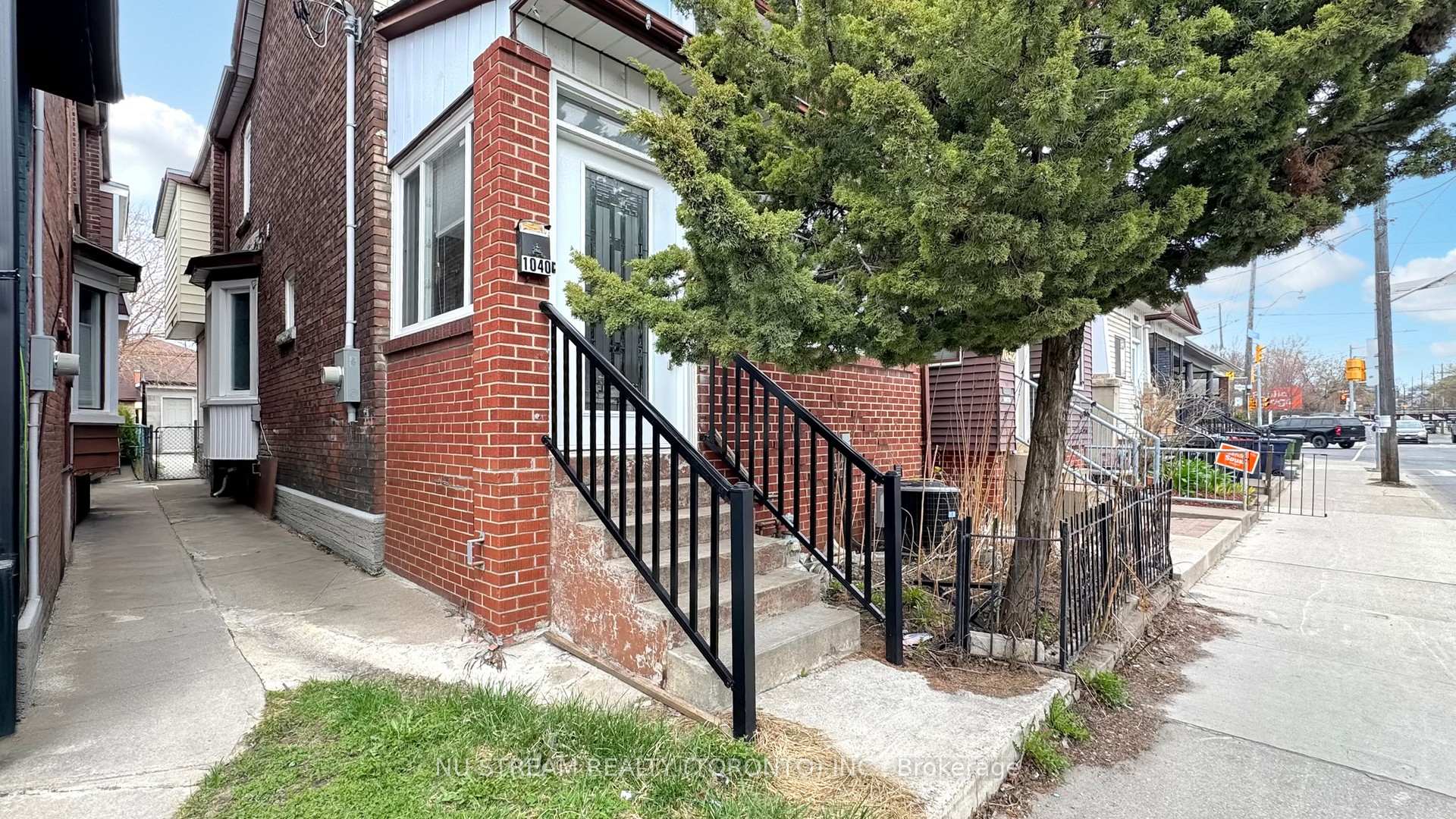 1040 Ossington Avenue, Toronto, ON M6G 3V6