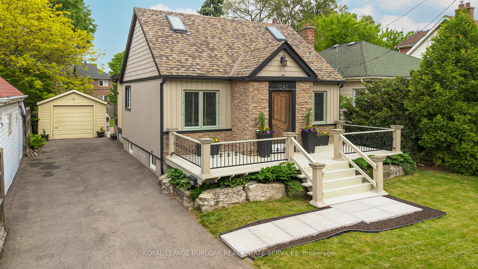 1041 Plains View Avenue, Burlington, ON L7T 1V4