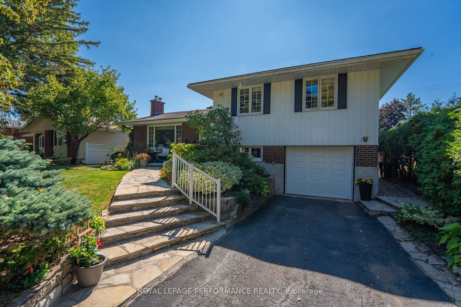 1044 Cromwell Drive, Billings Bridge - Riverside Park and Area, ON K1V 6K5