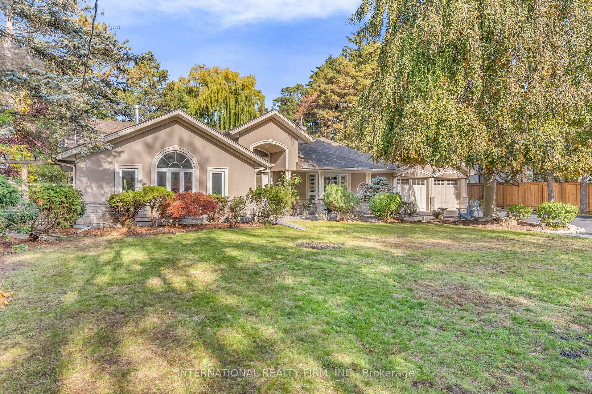 1049 Indian Road, Mississauga, ON L5H 1R6