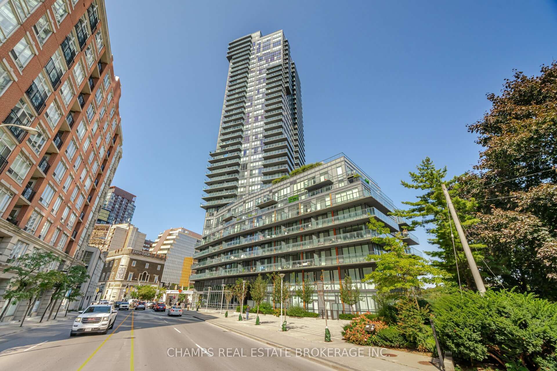105 - 825 Church Street, Toronto, ON M4W 3Z4