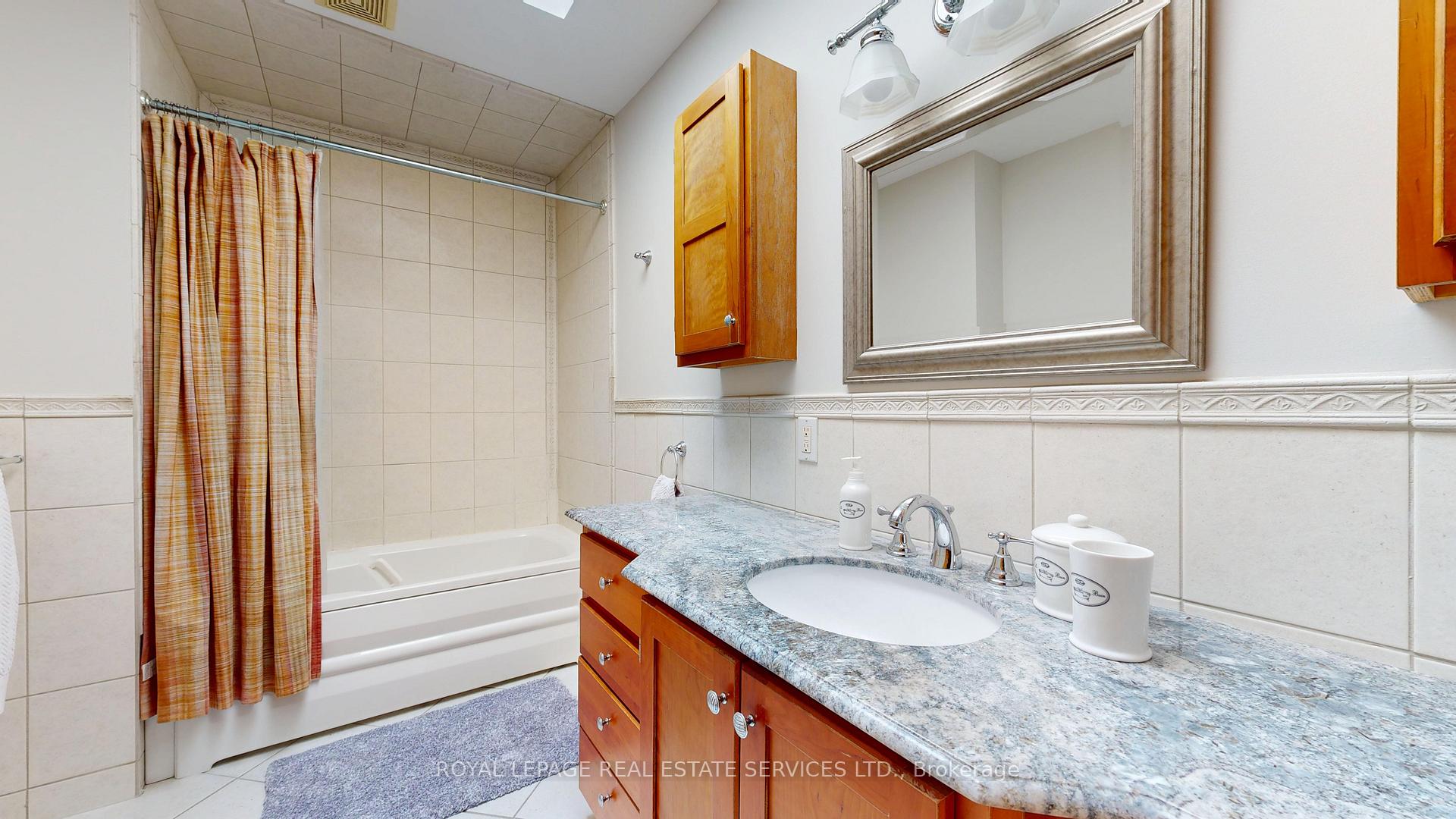 105 Botfield Avenue, Toronto, ON M9B 4E6