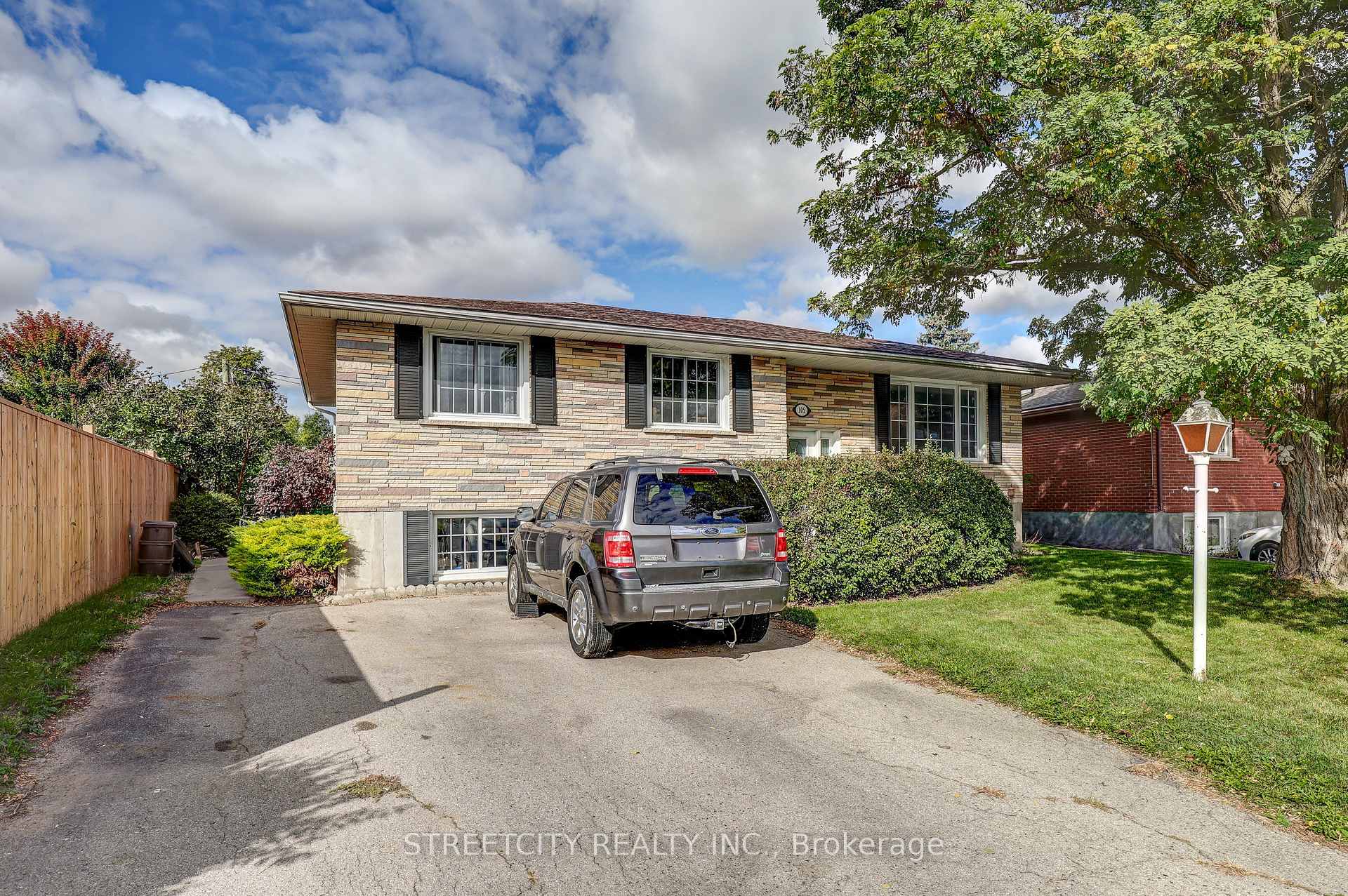 105 Confederation Drive, St. Thomas, ON N5P 3P6