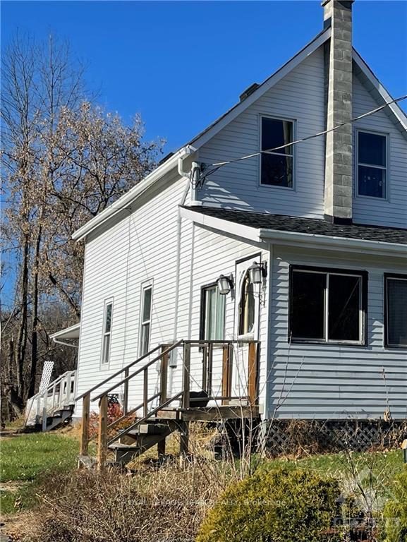 105 LANGSTAFF Drive, Carp - Huntley Ward, ON K0A 1L0