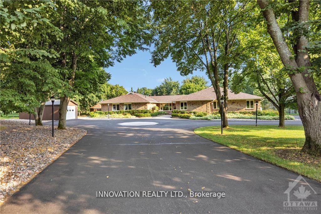 105 Locharron Crescent, Carp - Huntley Ward, ON K0A 1L0