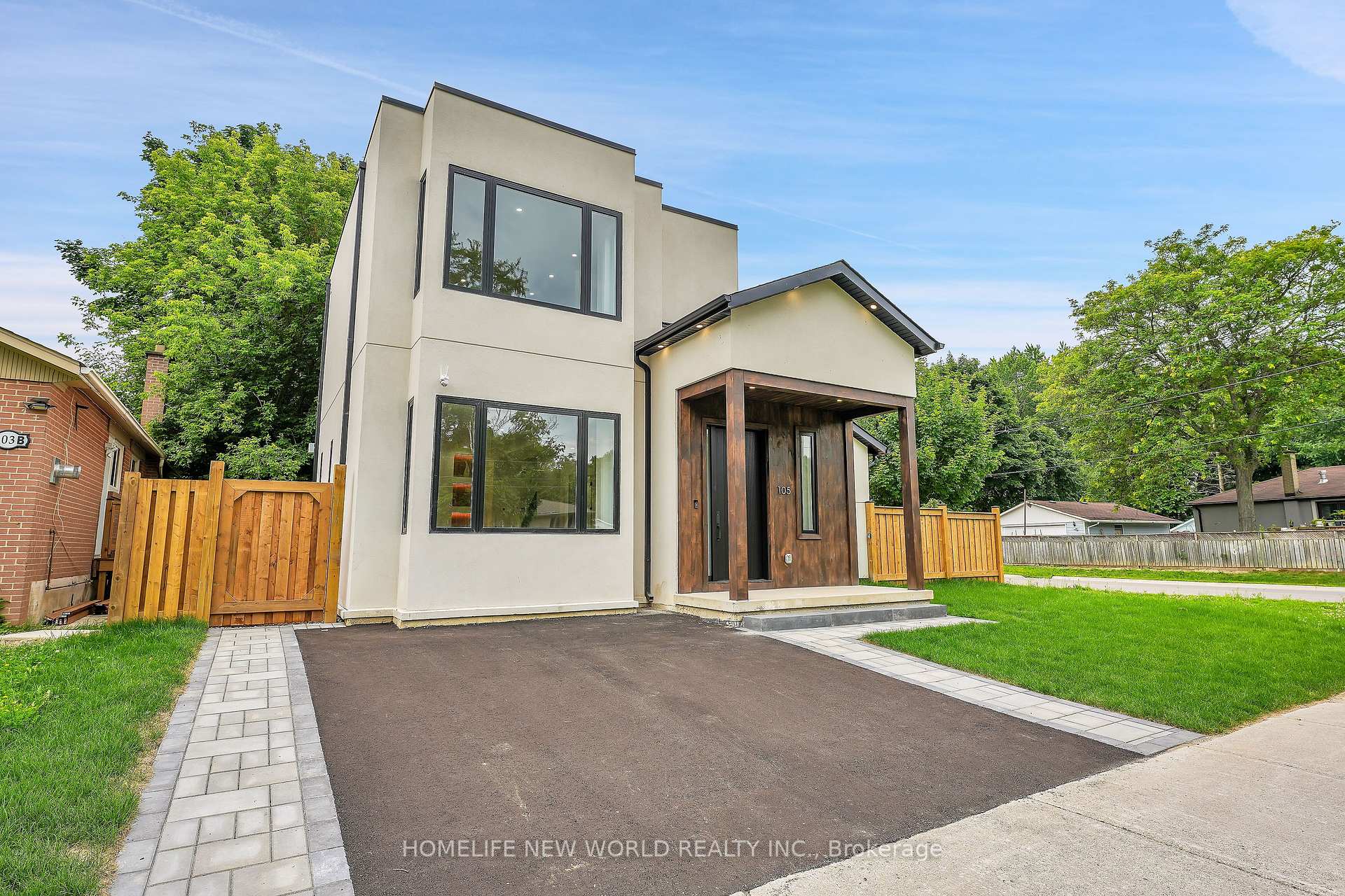 105 Murray Drive, Aurora, ON L4G 2C4