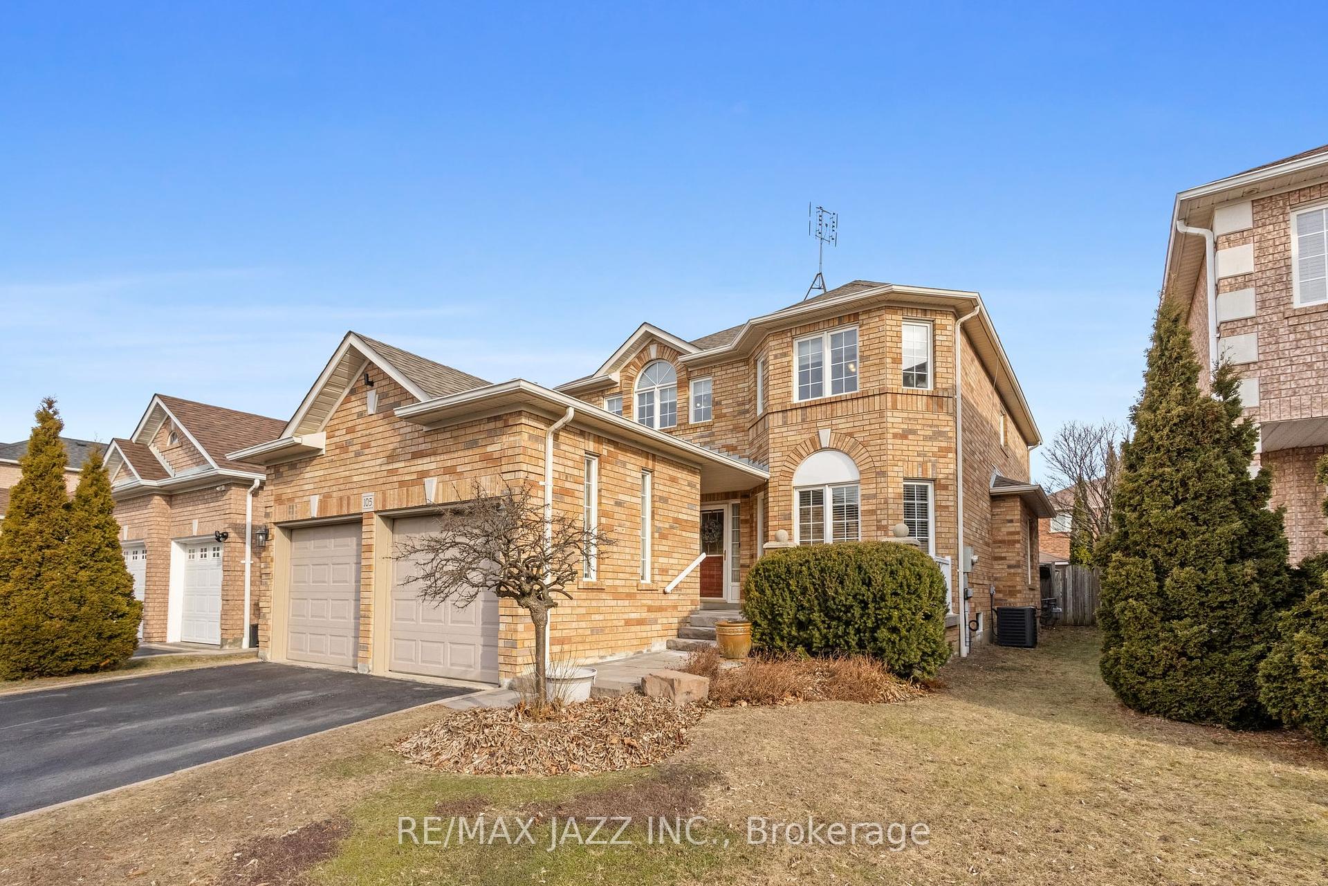 105 Tom Edwards Drive, Whitby, ON L1R 2S5