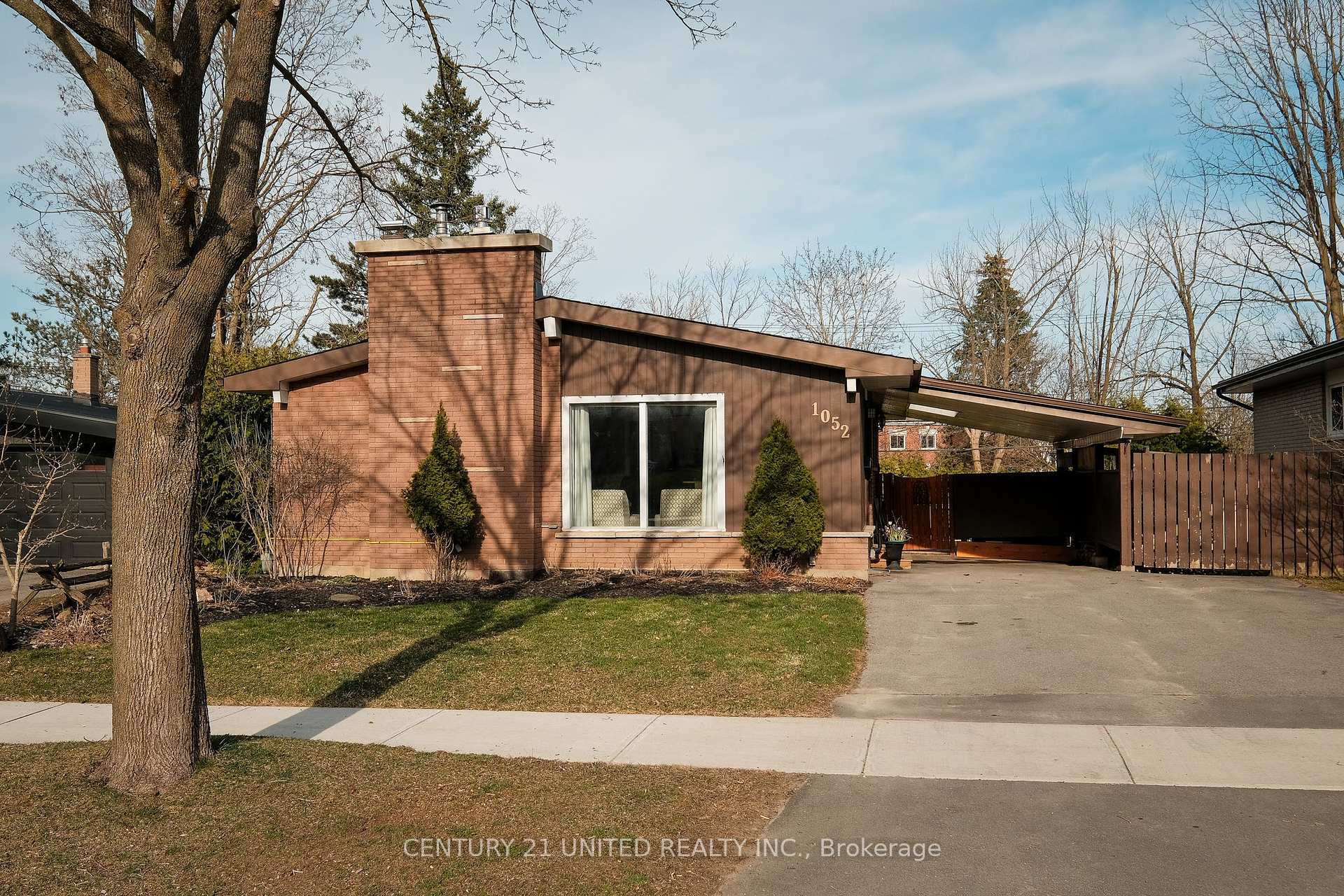 1052 Glendale Drive, Peterborough North, ON K9H 6M4