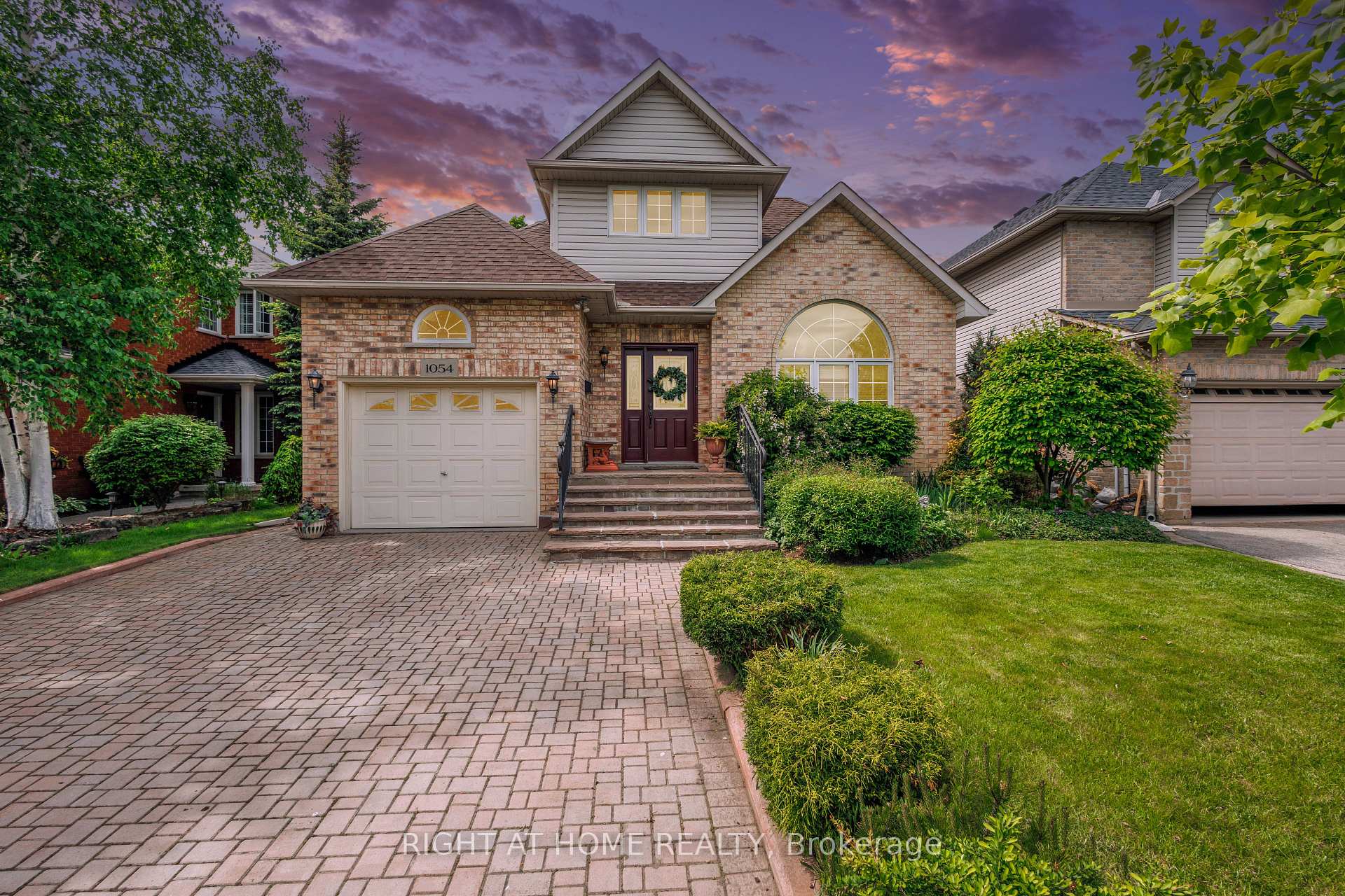 1054 Augustus Drive, Burlington, ON L7S 2L1