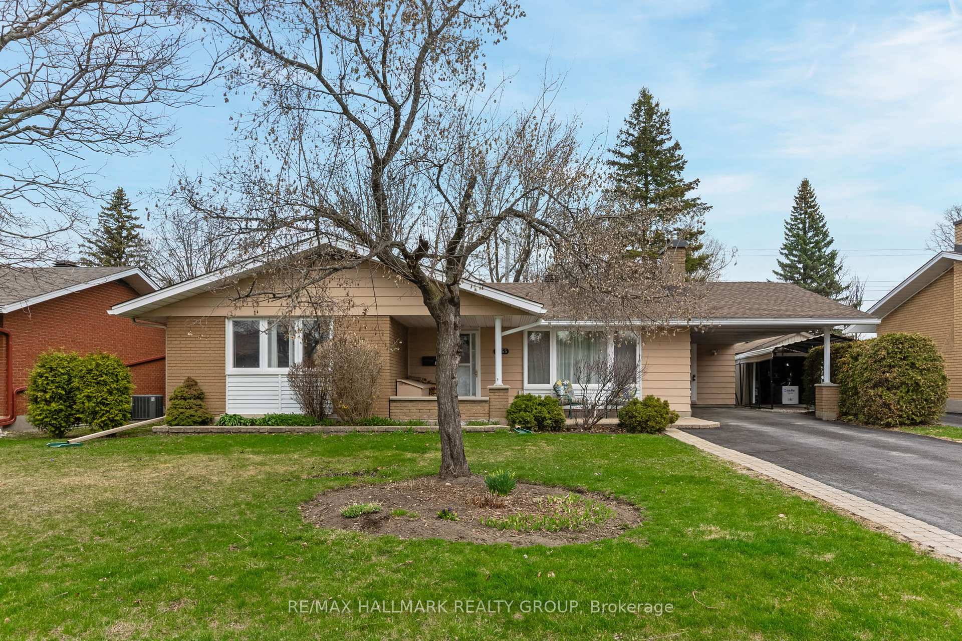 1055 Wiseman Crescent, Billings Bridge - Riverside Park and Area, ON K1V 8J3