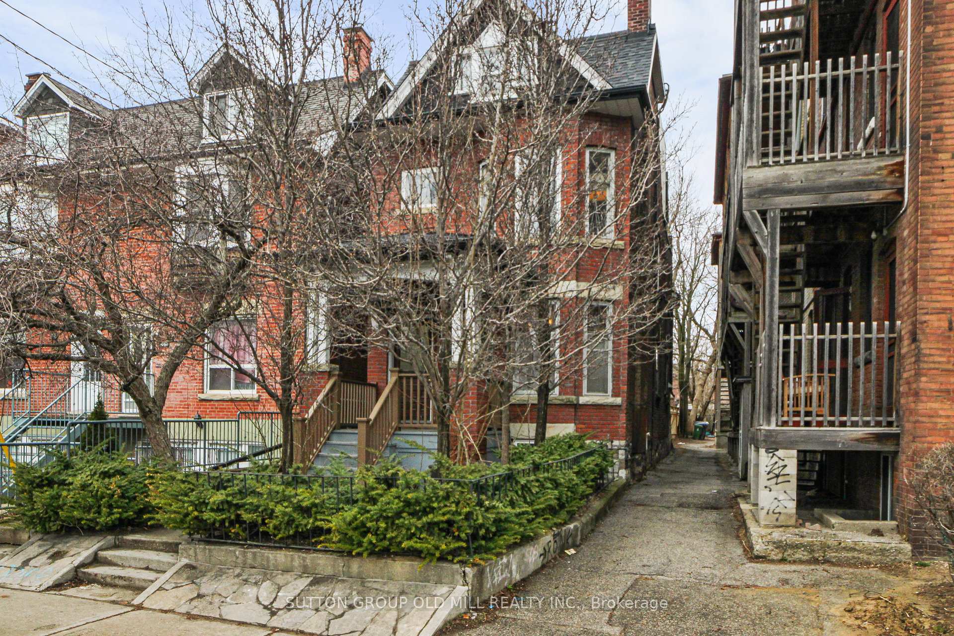 1058 College Street, Toronto, ON M6H 1A9
