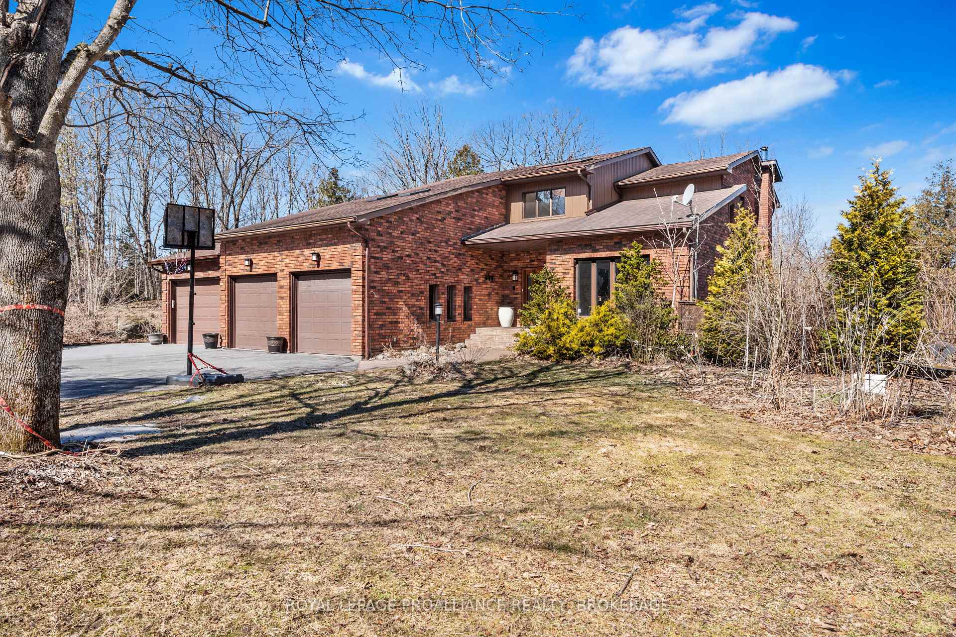 1059 Cedarwoods Drive, Frontenac, ON K0H 2W0