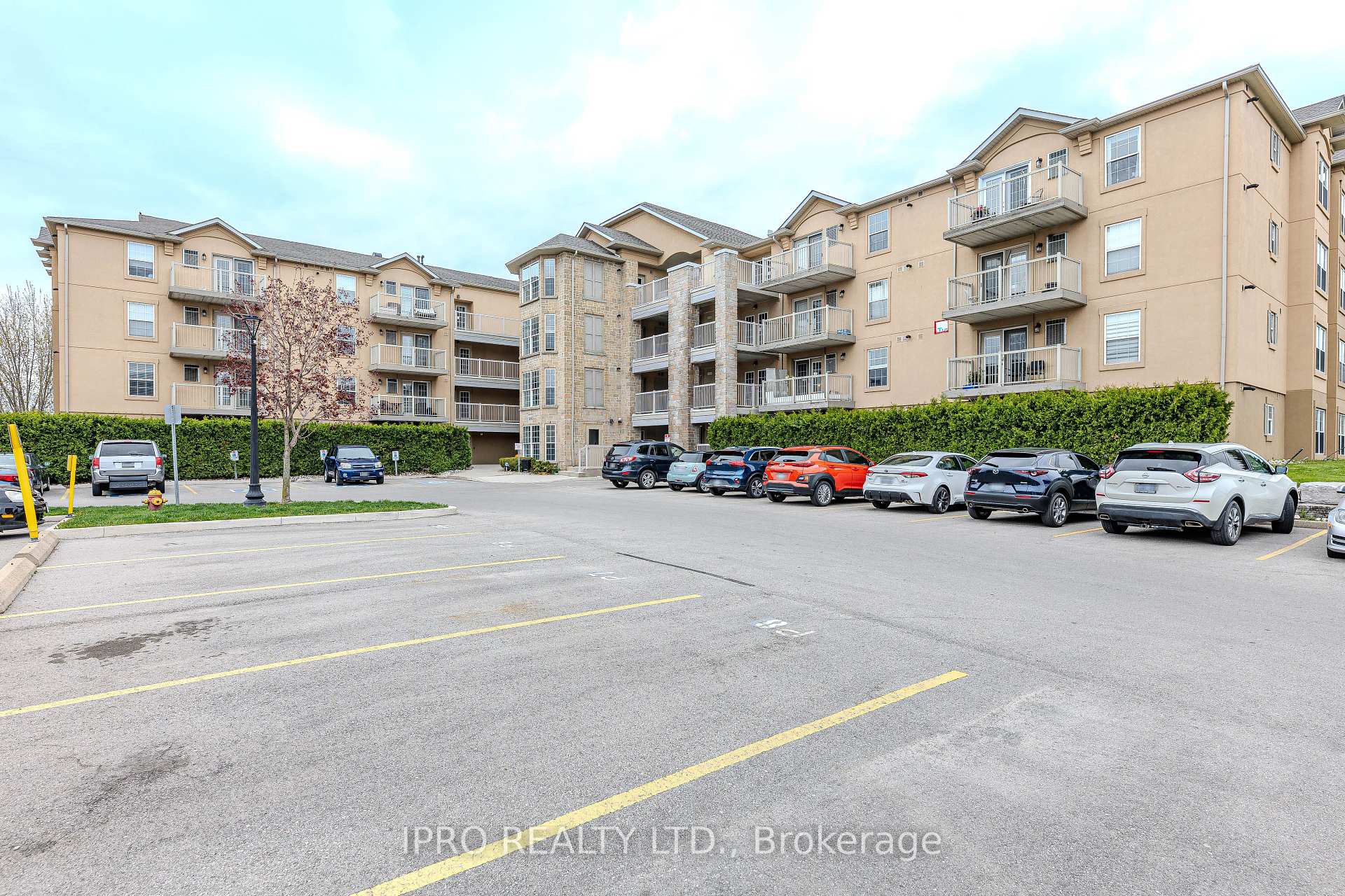 106 - 1490 Bishops Gate, Oakville, ON L6M 4N3