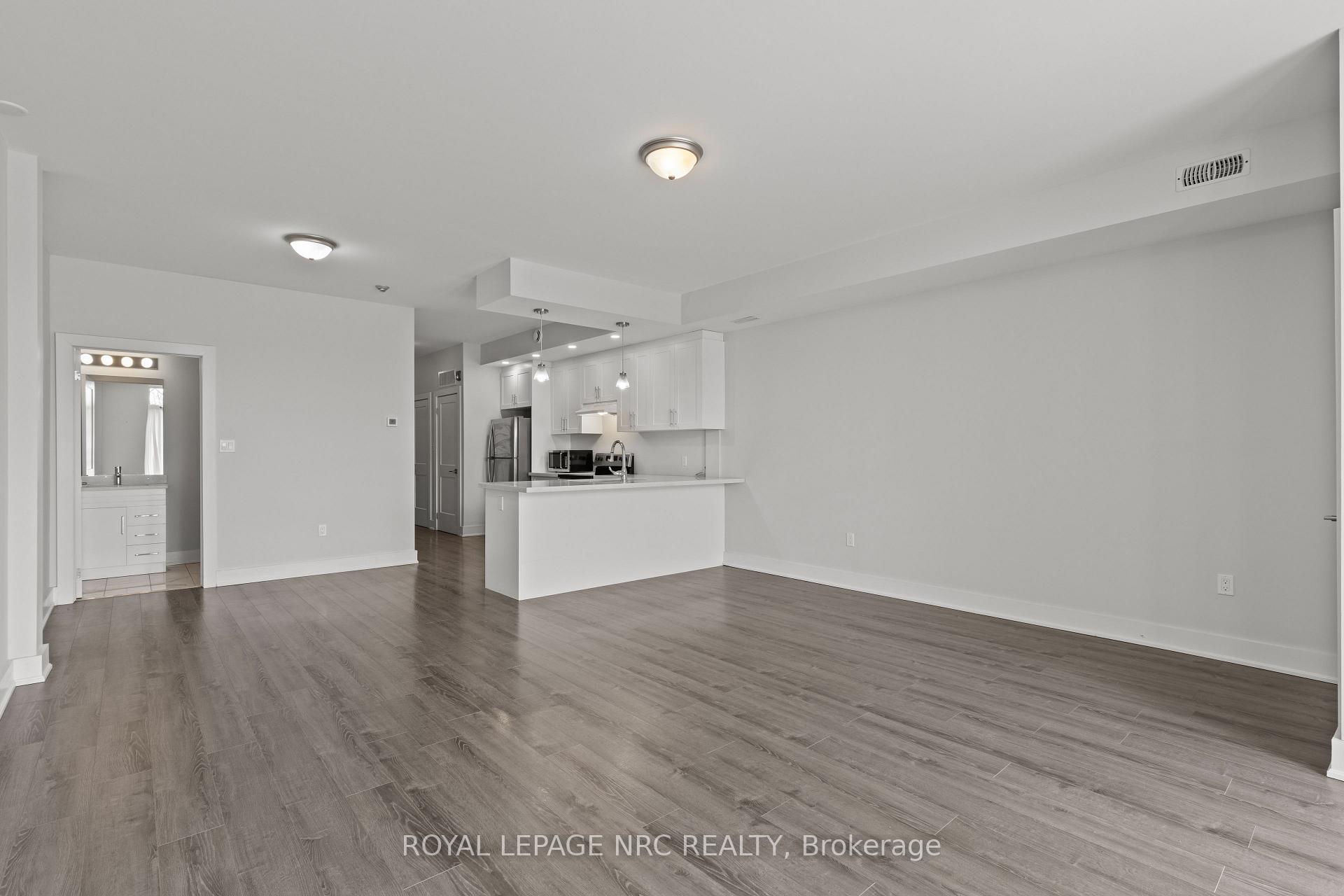 106 - 3710 Main Street, Niagara Falls, ON L2G 6B1