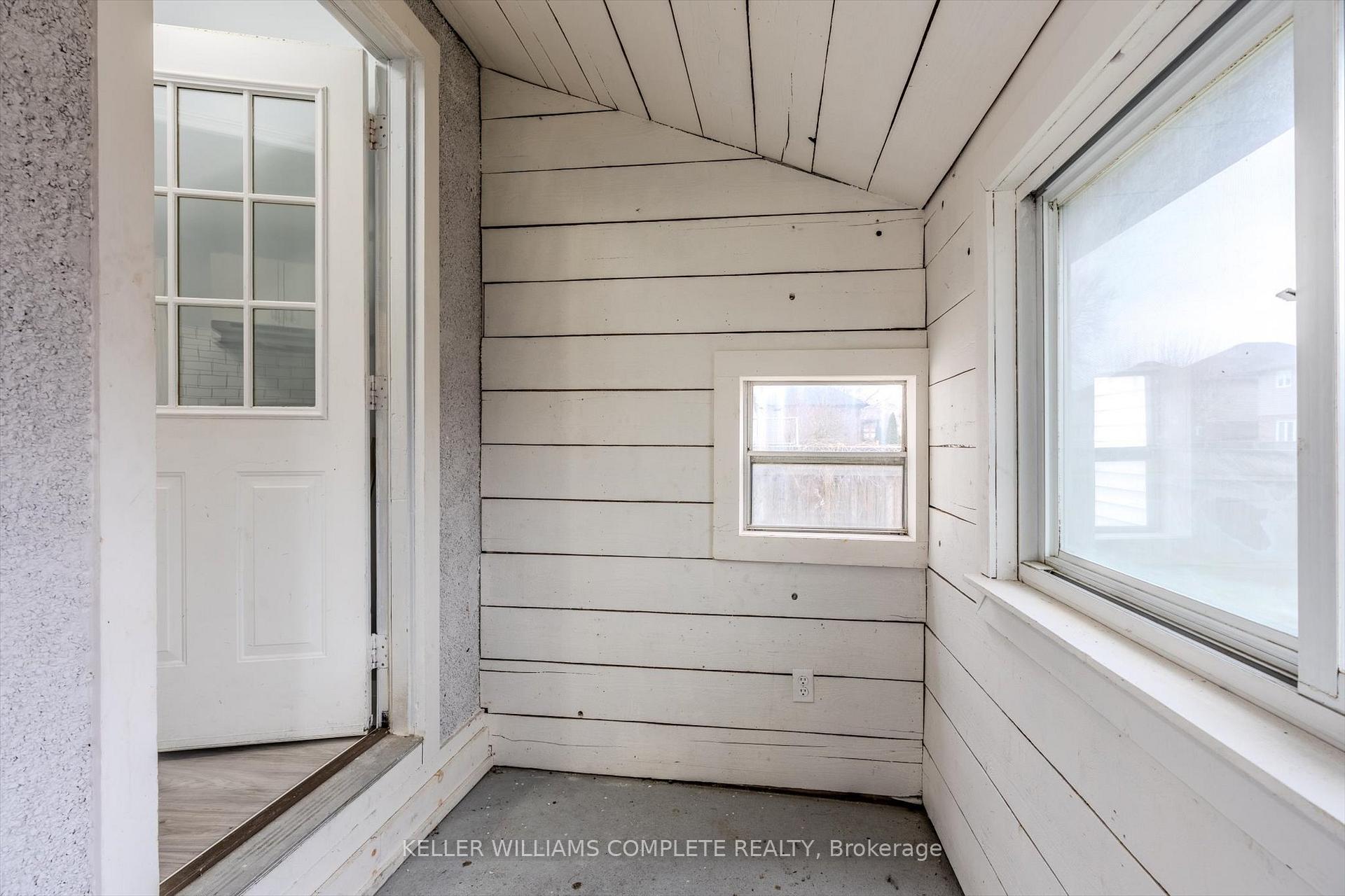 106 Eleanor Avenue, Hamilton, ON L8W 1C8