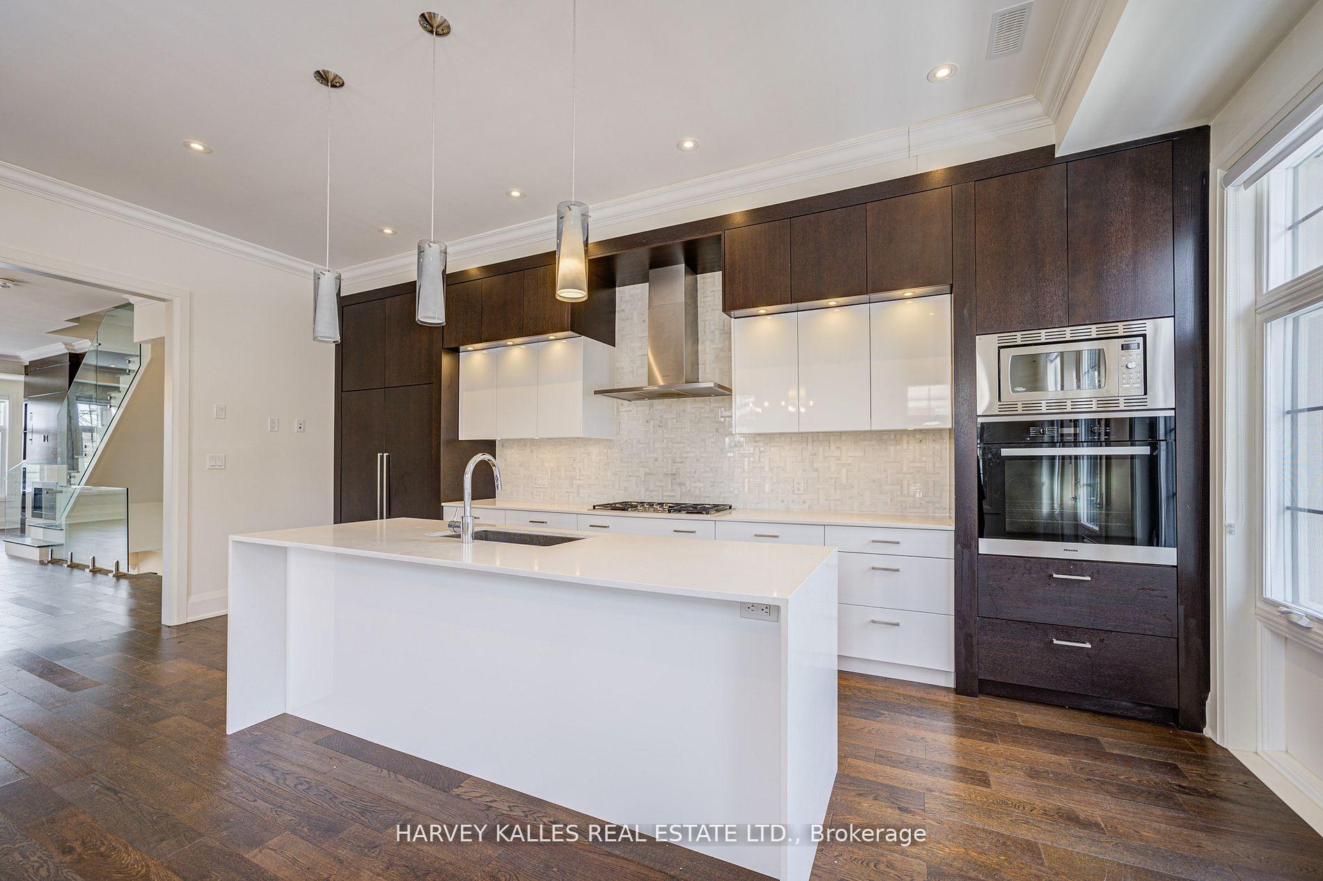 107 Bayview Ridge, Toronto, ON M2L 1E3