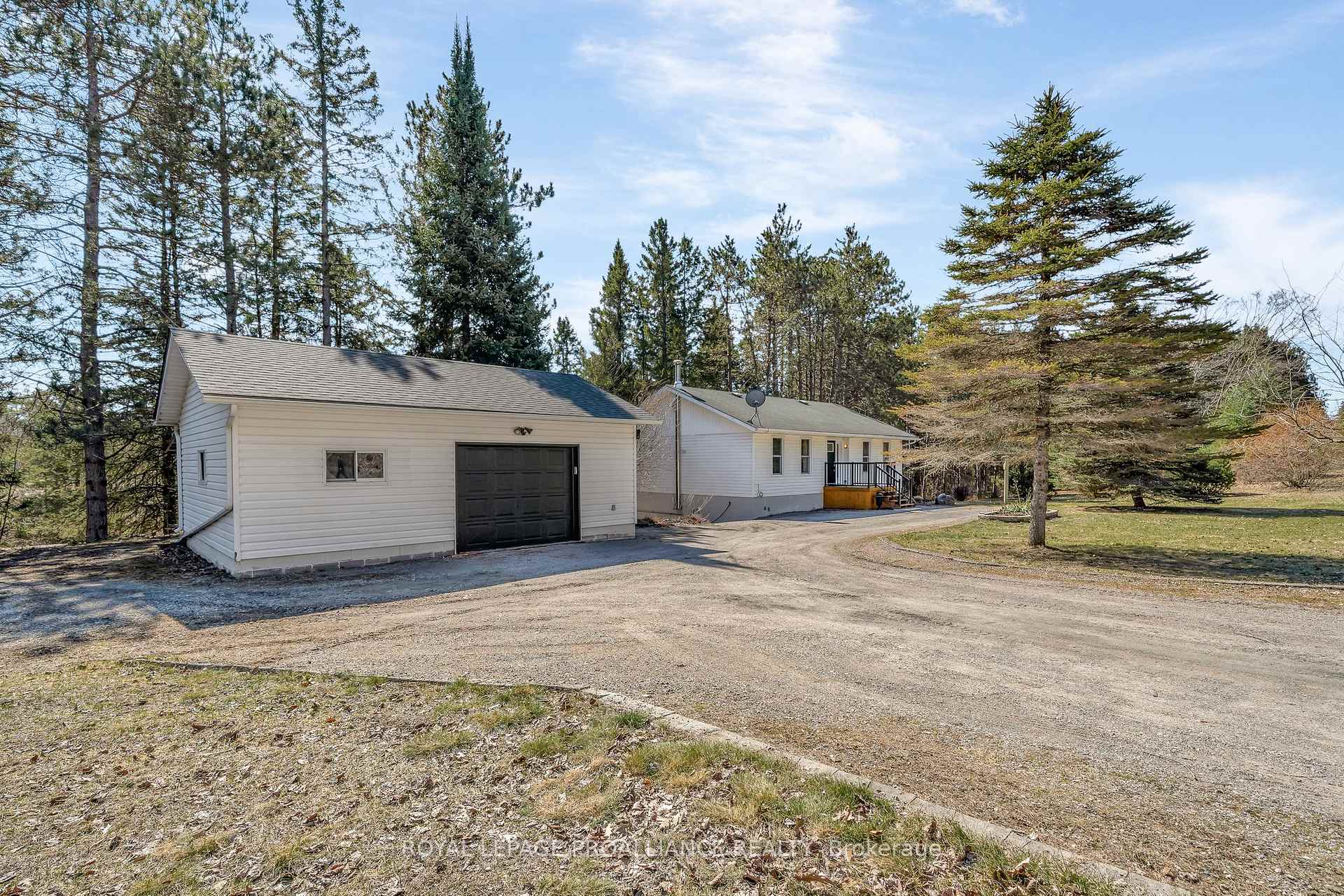 1076 Upper Flinton Road, Tweed, ON K0K 3J0
