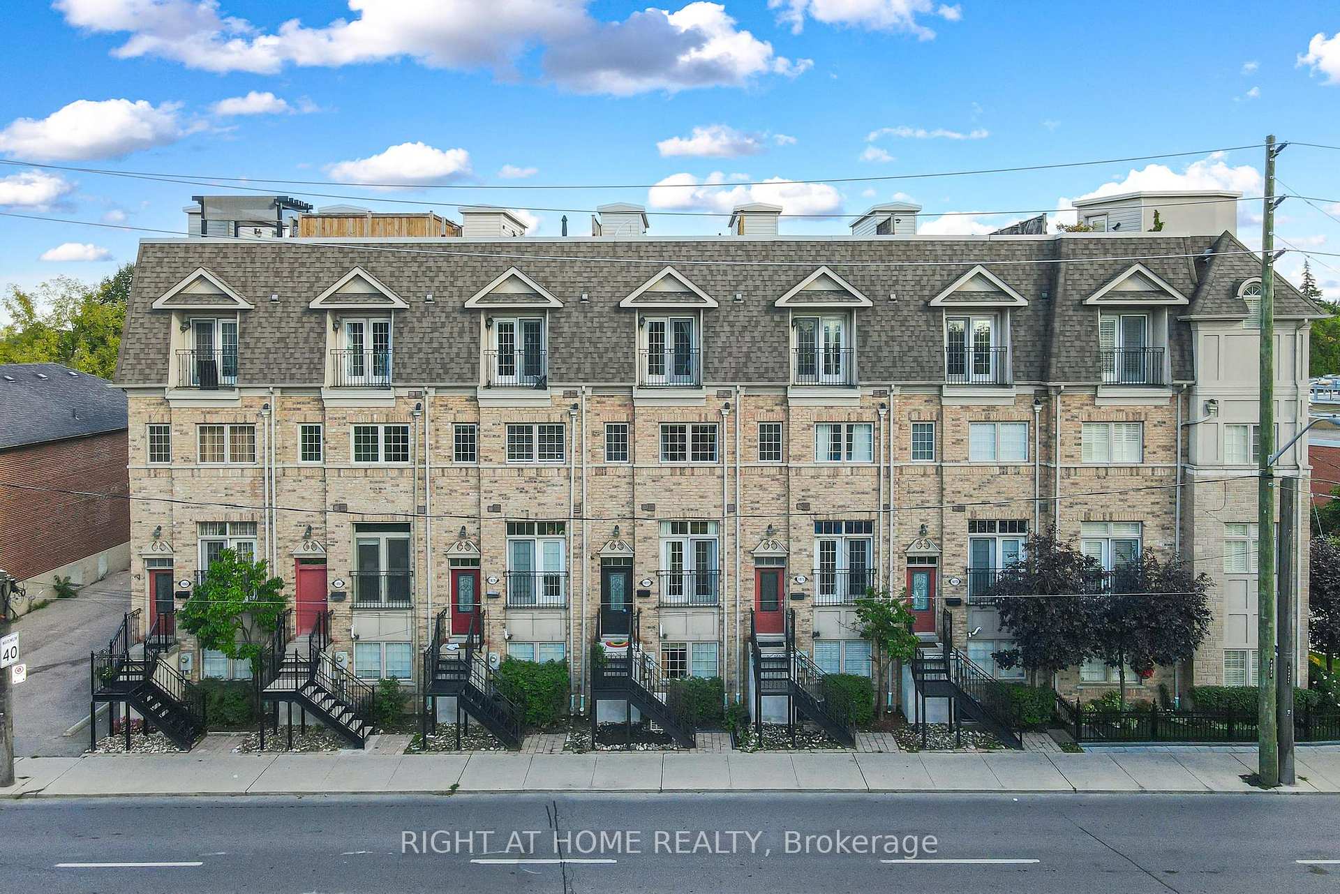 1077 Broadview Avenue, Toronto, ON M4K 2S4