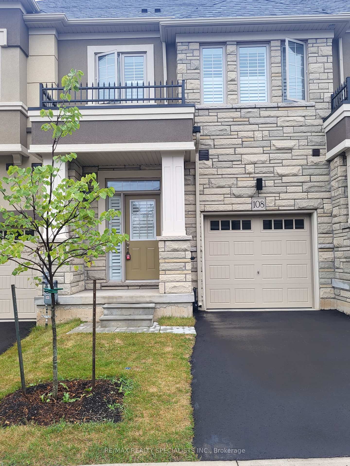 108 - 305 Garner Drive W, Hamilton, ON L9G 3K9