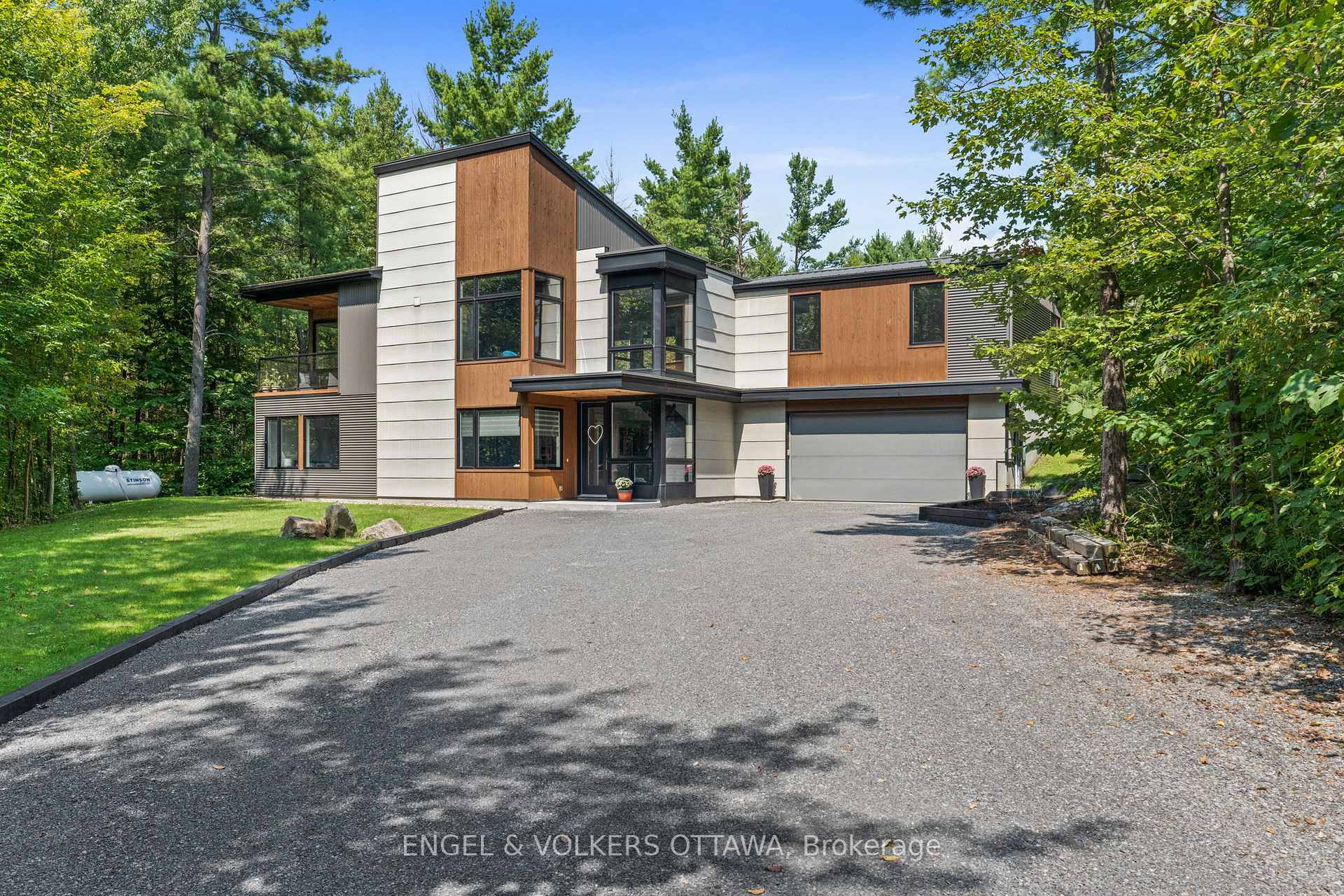 108 EDITH MARGARET Place, Carp - Huntley Ward, ON K2W 1A8