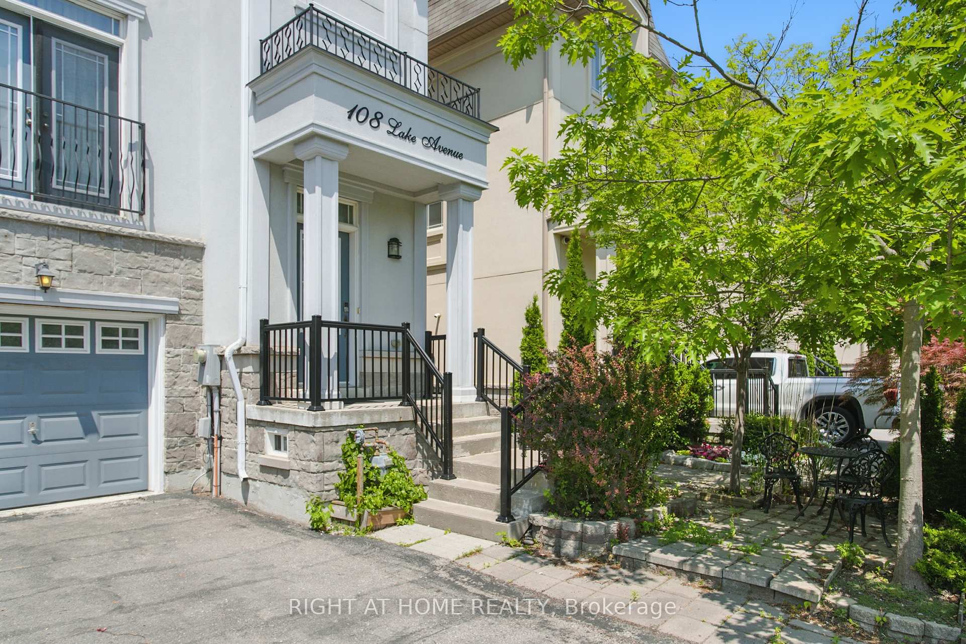 108 Lake Avenue N, Richmond Hill, ON L4E 3G6