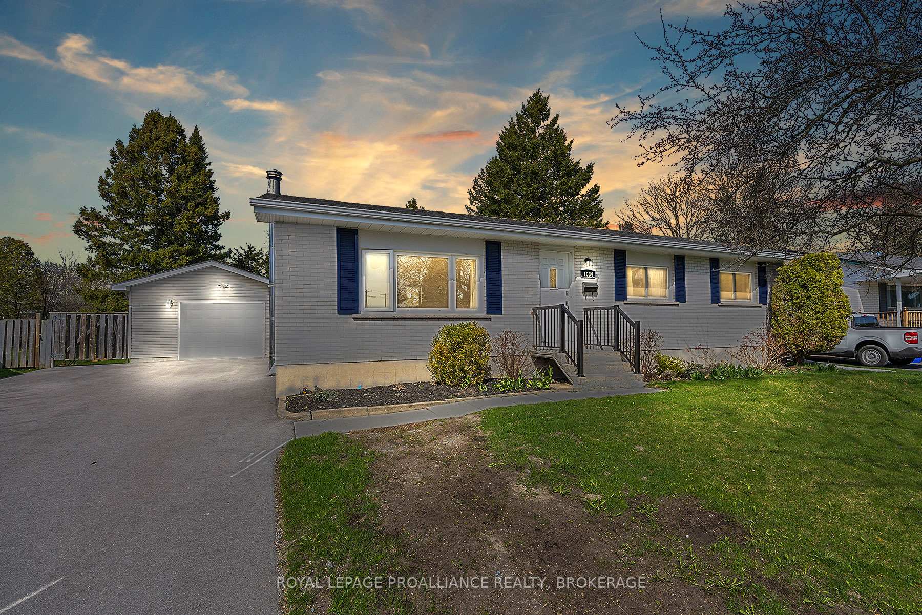 1084 Lincoln Drive, Kingston, ON K7M 4Z4