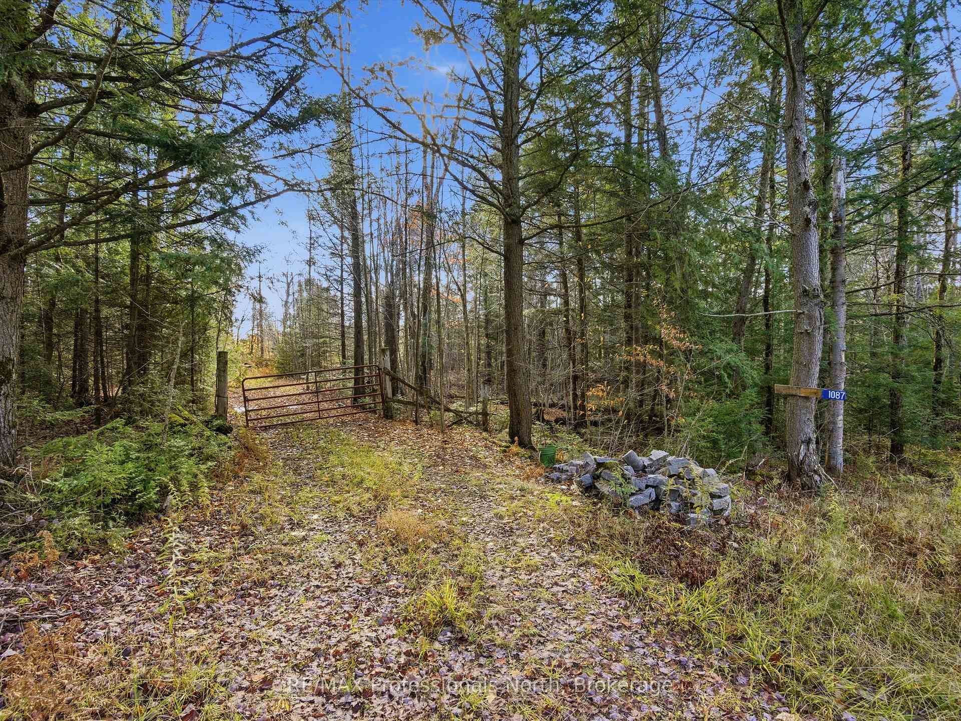 1087 Stephenson 2 Road W, Huntsville, ON P0B 1M0