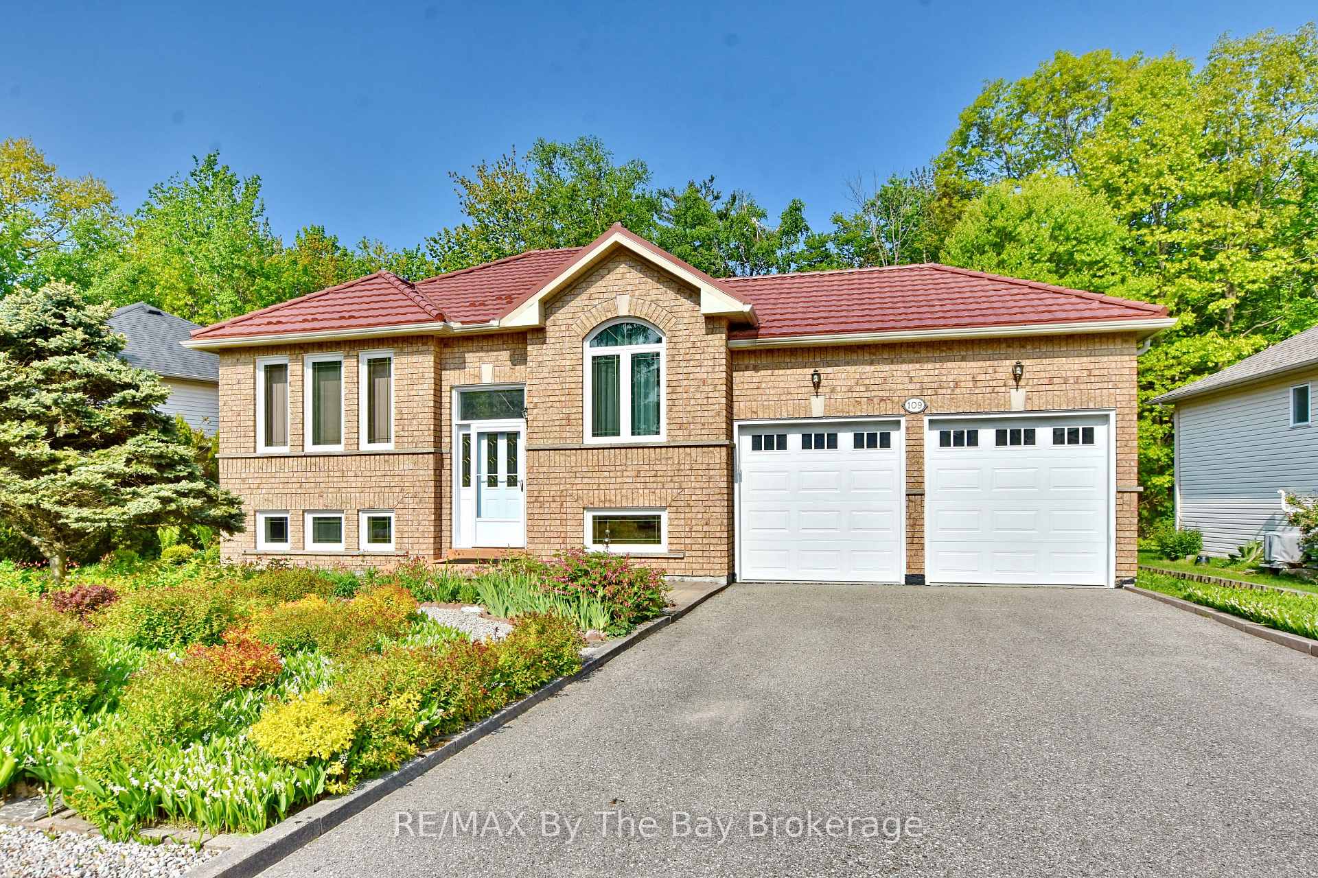 109 Silver Birch Avenue, Wasaga Beach, ON L9Z 1N2