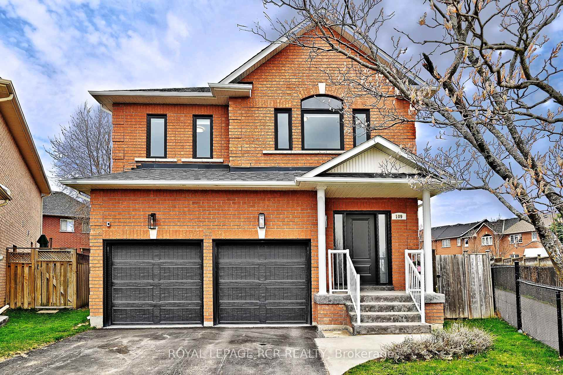109 Woodbury Crescent, Newmarket, ON L3X 2T3