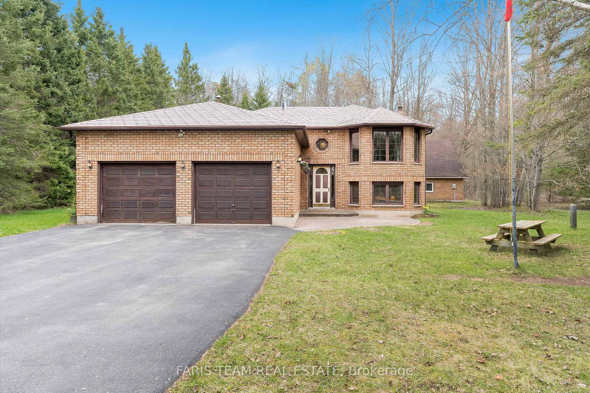 1091 Fox Farm Road, Springwater, ON L0L 2K0