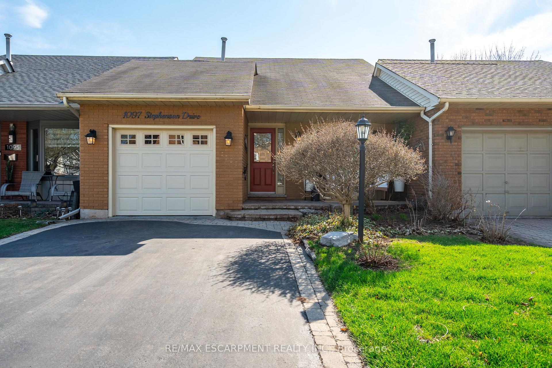 1097 Stephenson Drive, Burlington, ON L7S 2A8