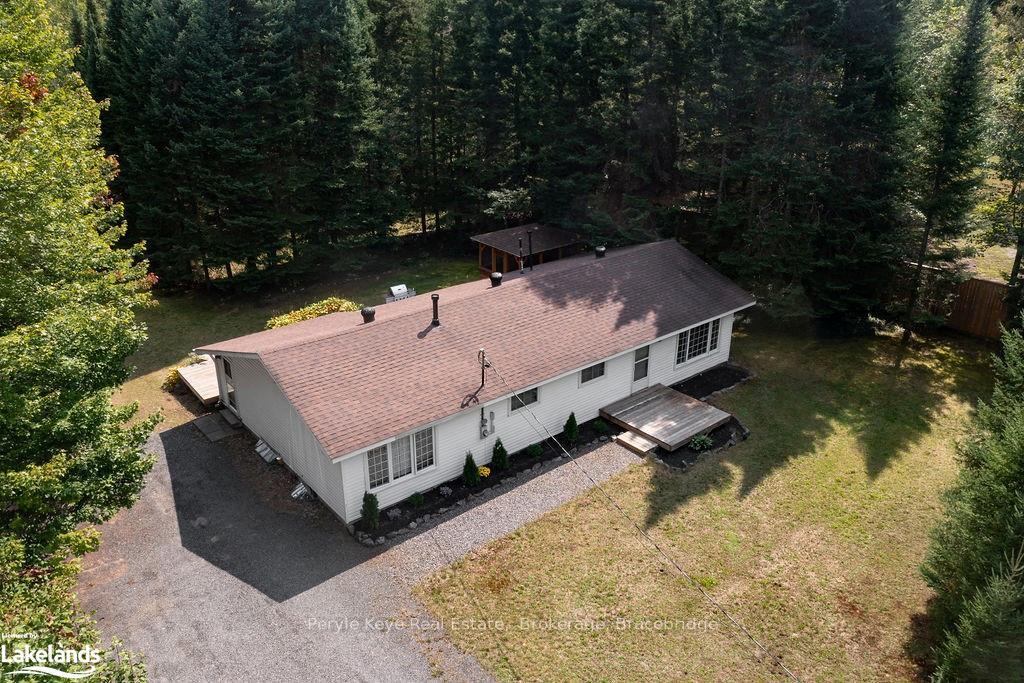 1098 LAWRENCE PIT Road, Muskoka Lakes, ON P0B 1M0