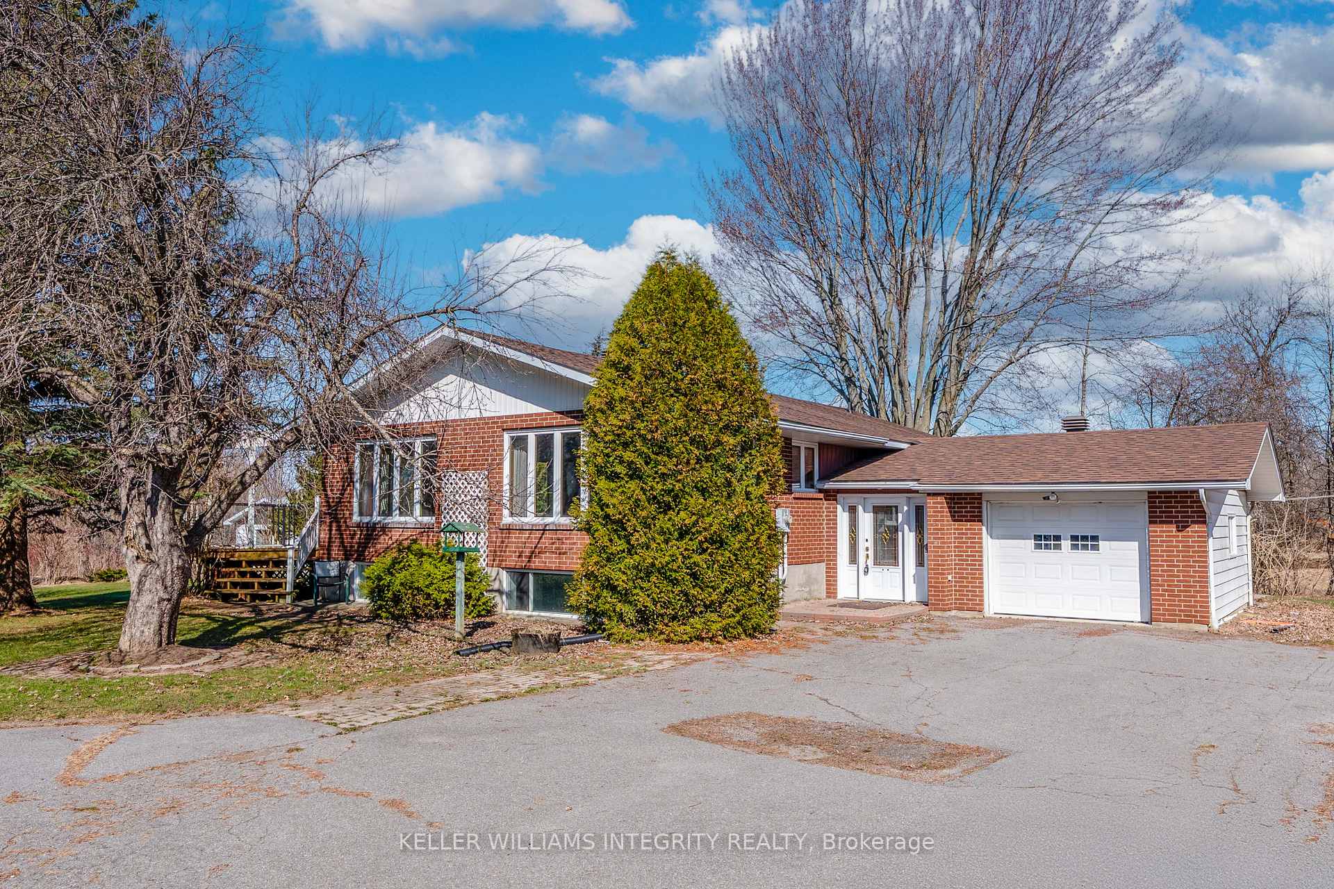 10984 County Rd 2 Road, South Dundas, ON K0E 1K0