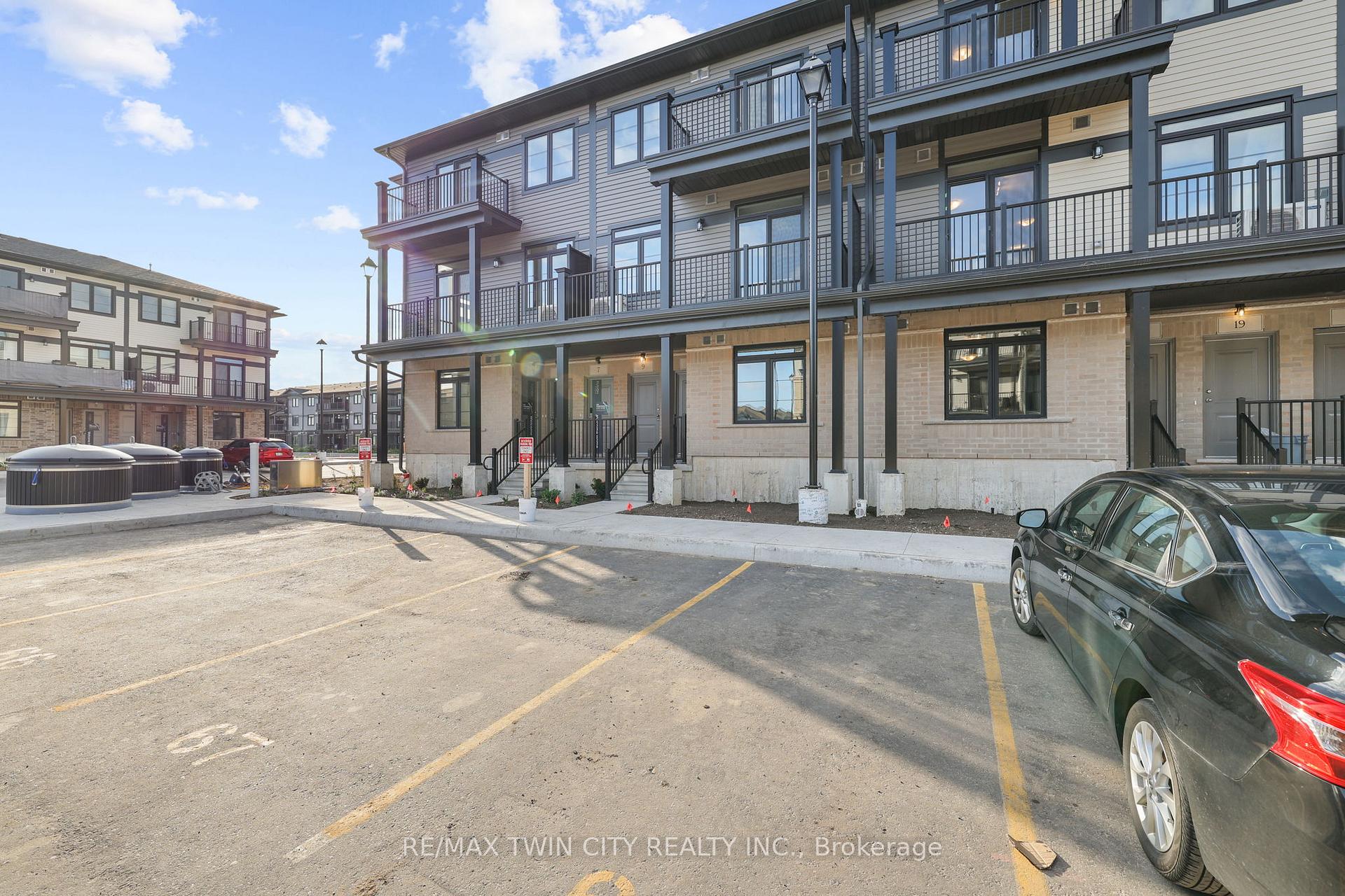 11 - 11 LOMOND Lane, Kitchener, ON N2R 0T6