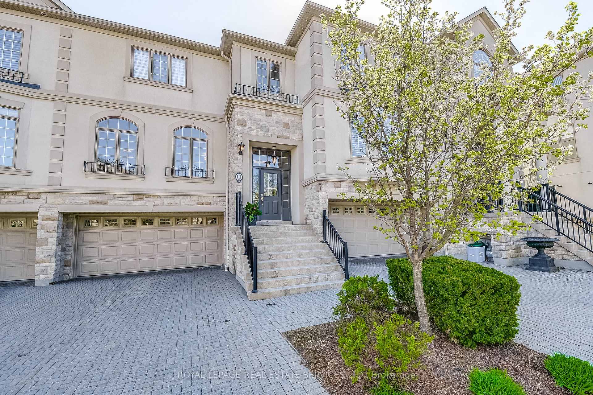 11 - 2400 NEYAGAWA Boulevard, Oakville, ON L6H 7P5