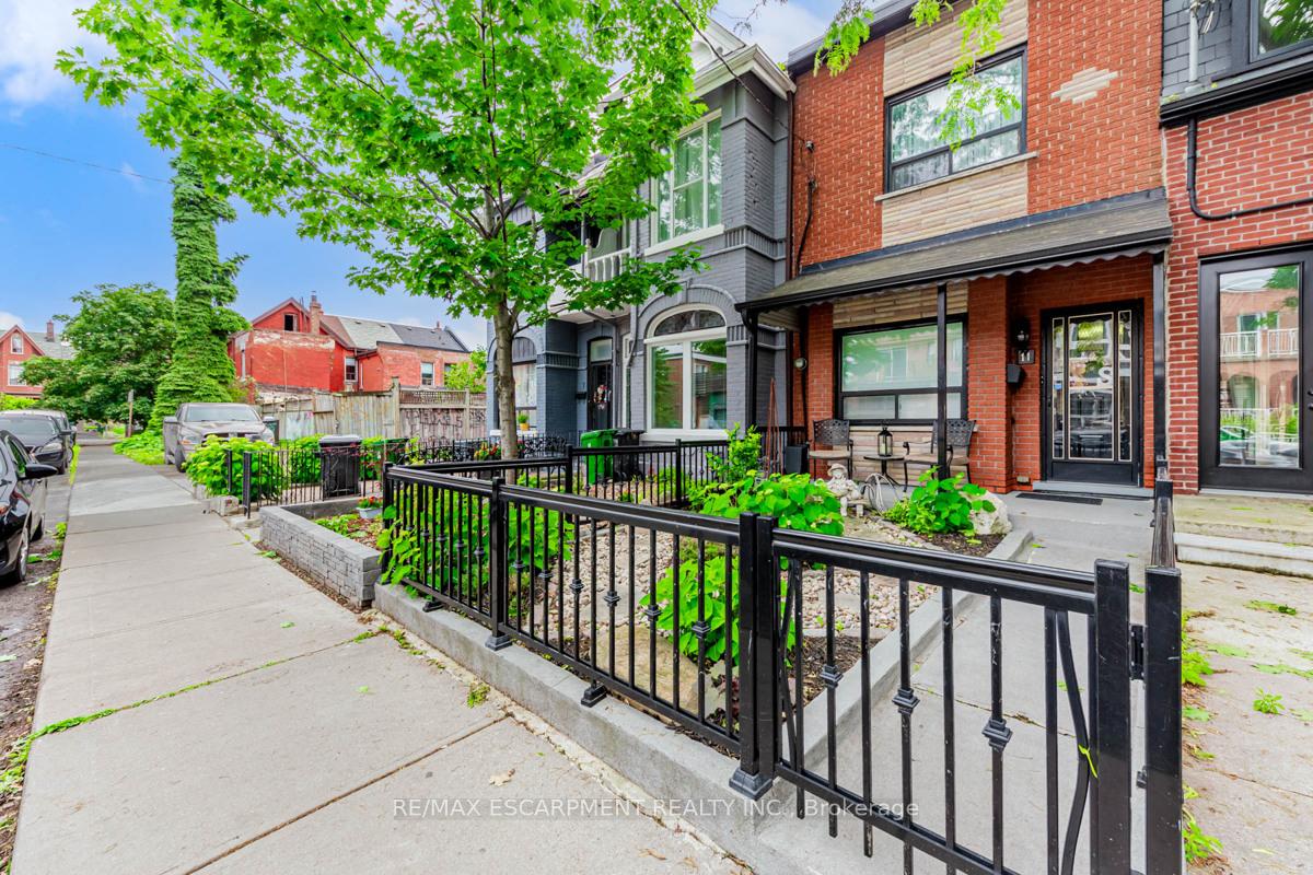 11 Alma Avenue, Toronto, ON M6J 1N2