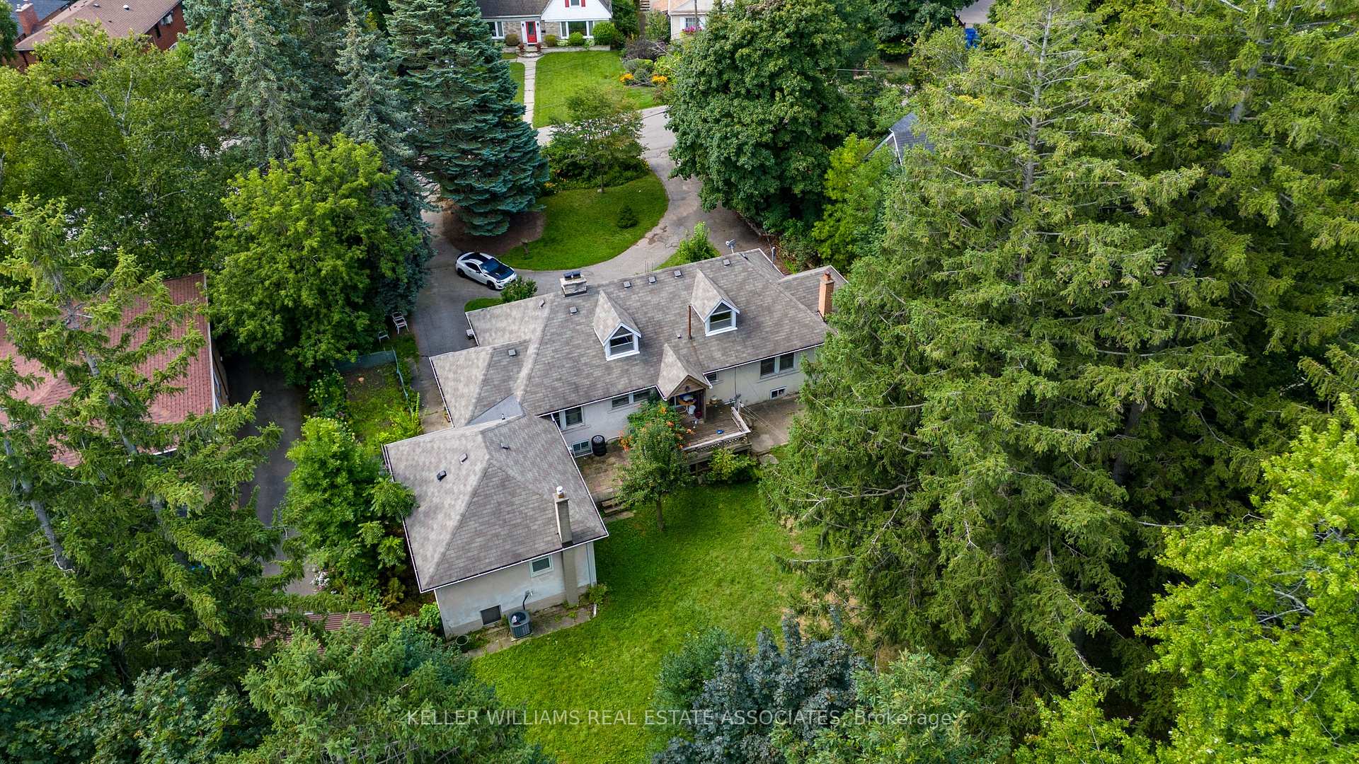 11 Ben Machree Drive, Mississauga, ON L5H 2S2