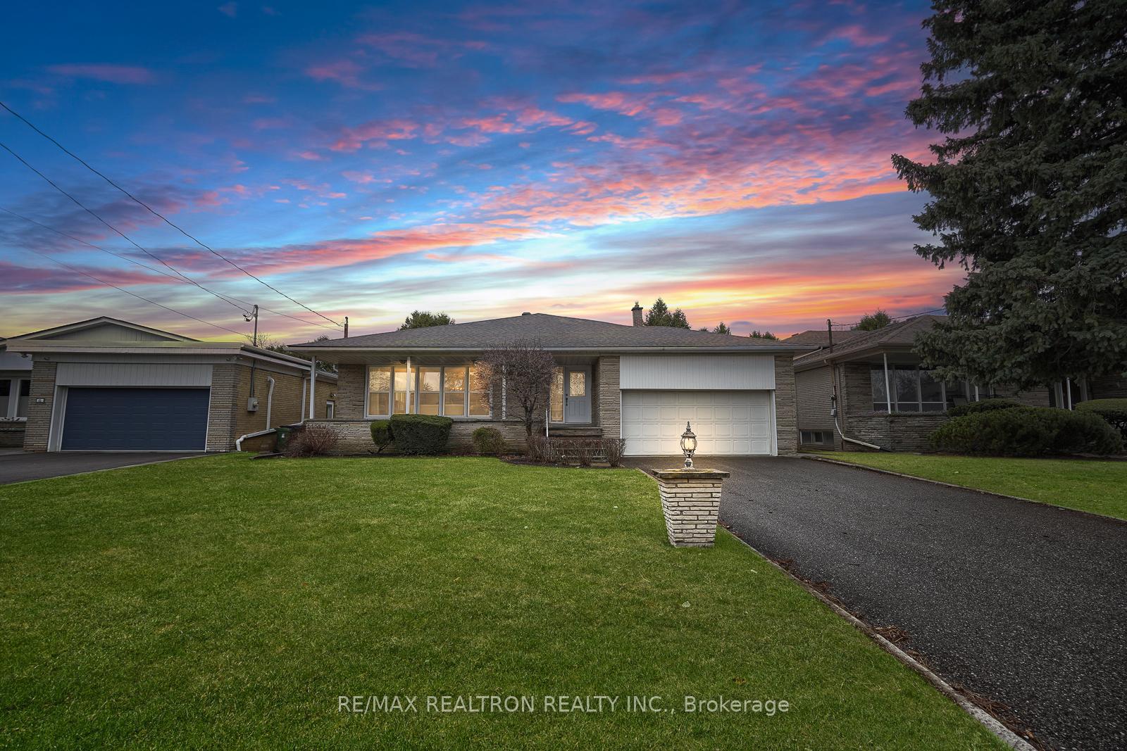 11 Blue Forest Drive, Toronto, ON M3H 4W3