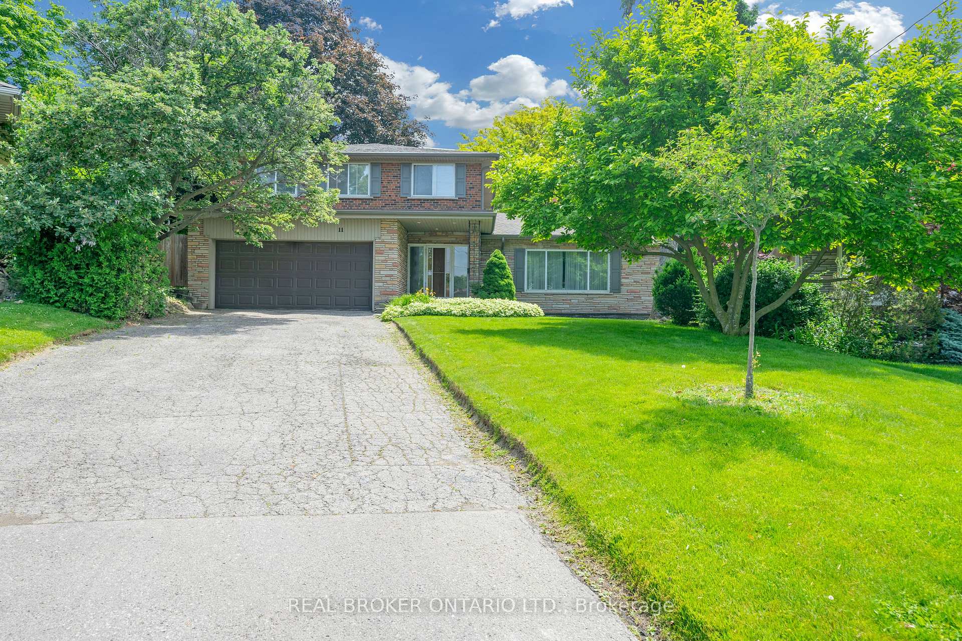 11 Caronport Crescent, Toronto, ON M3A 1G9