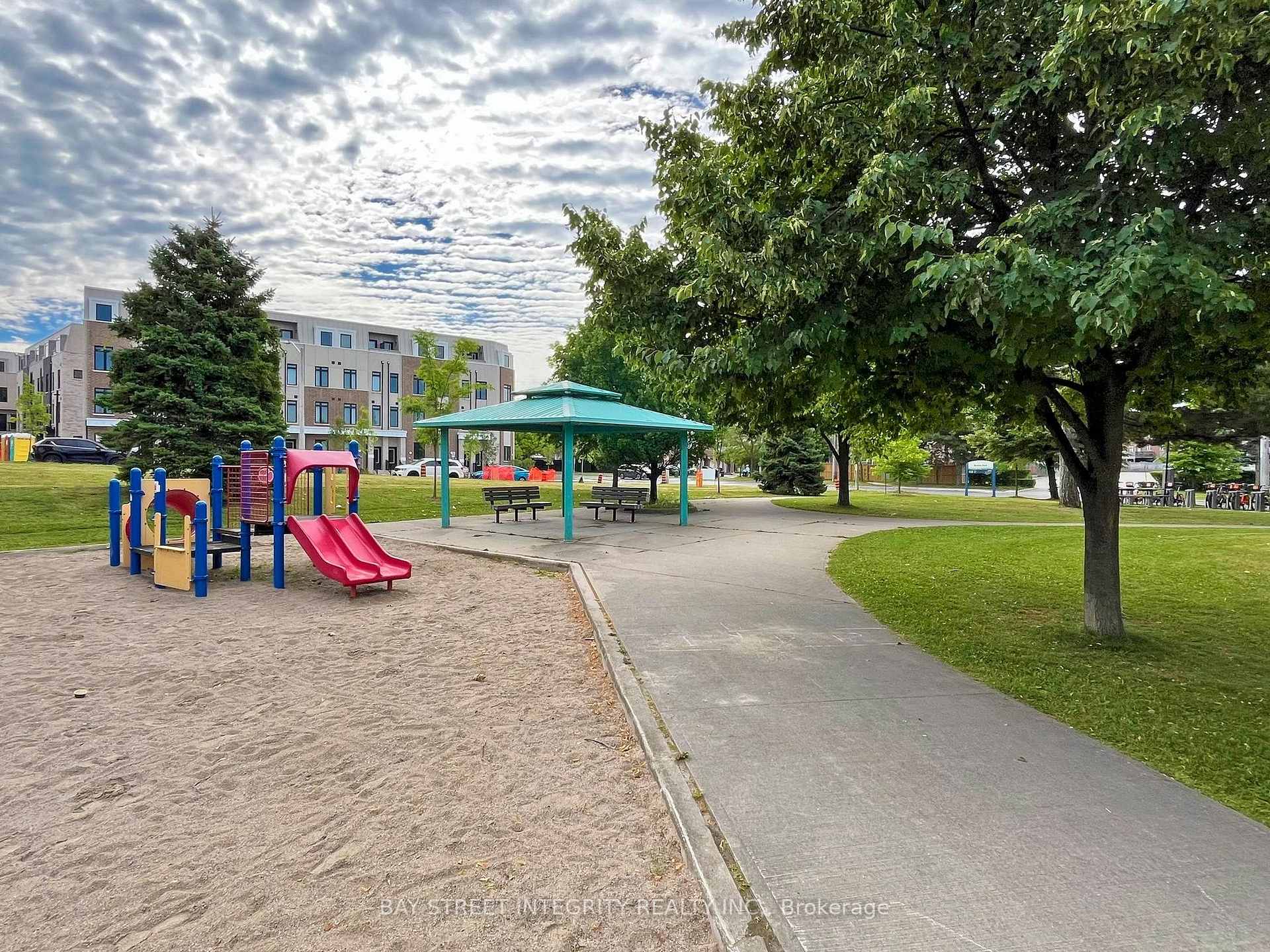 11 Case Ootes Drive, Toronto, ON M4A 1C5