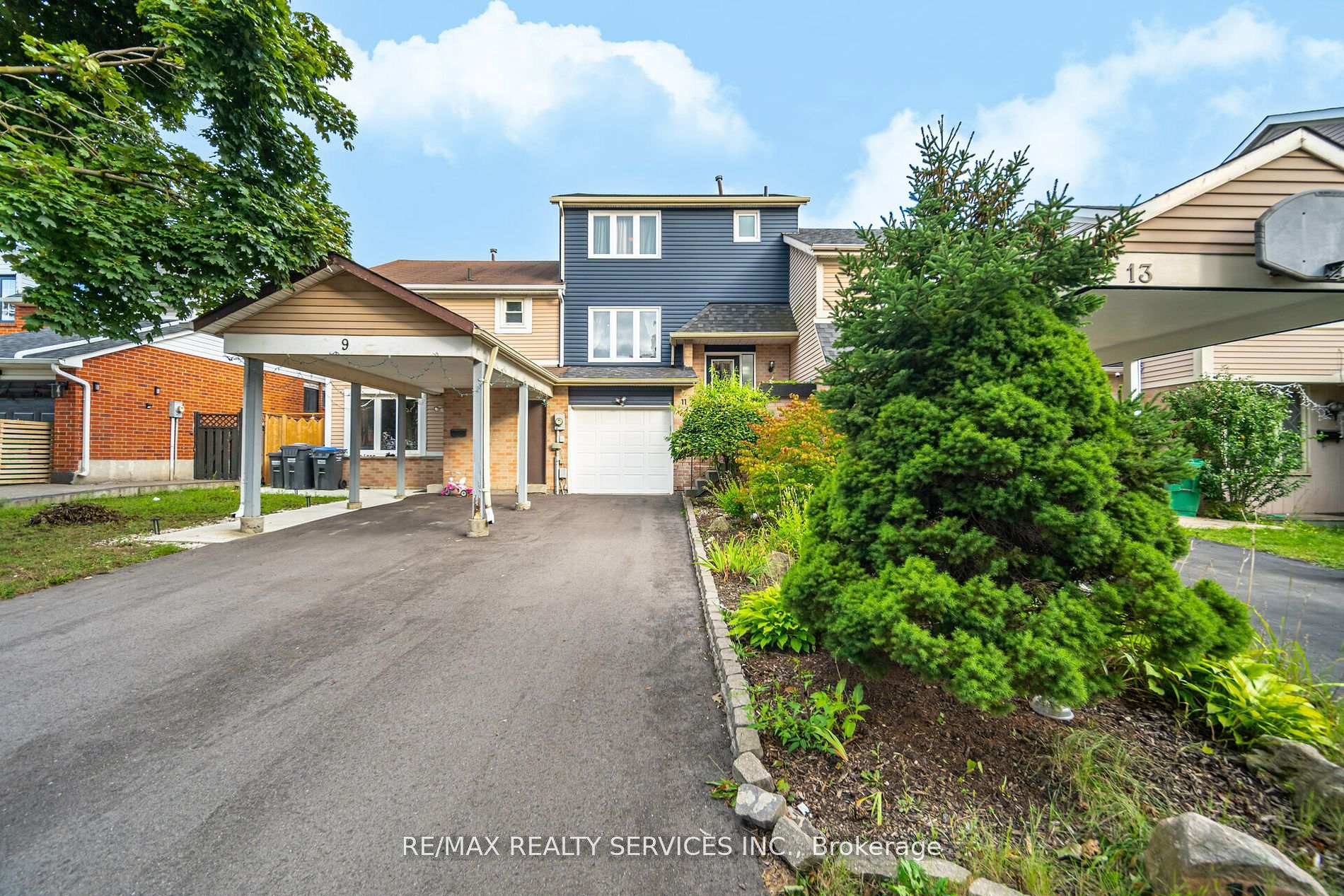 11 Courtleigh Square, Brampton, ON L6Z 1J2