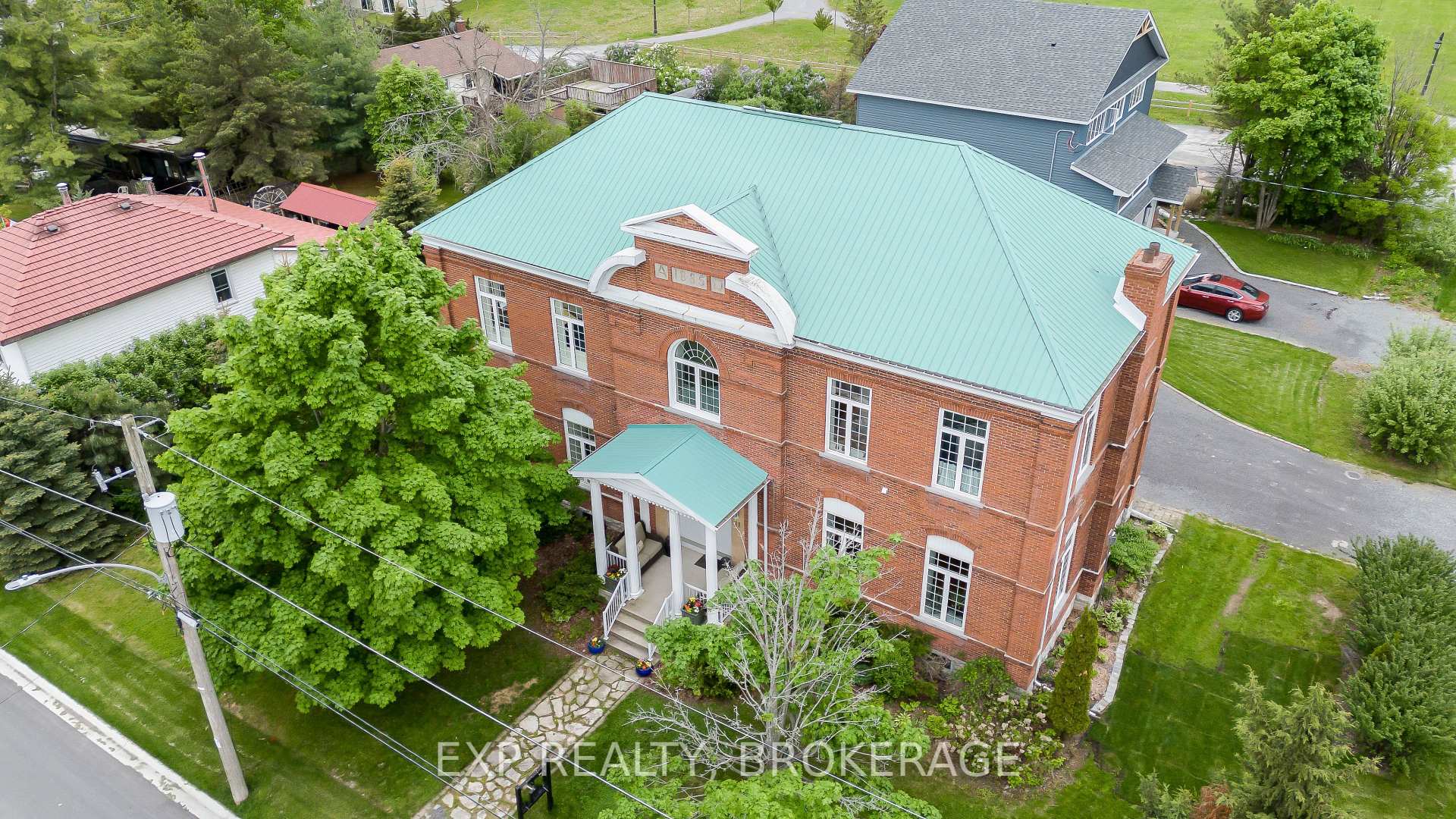 11 CROSS Street, Loyalist, ON K0H 2H0