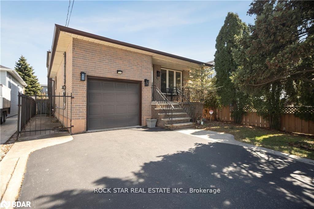 11 Herbert Court, Hamilton, ON L8E 5A6