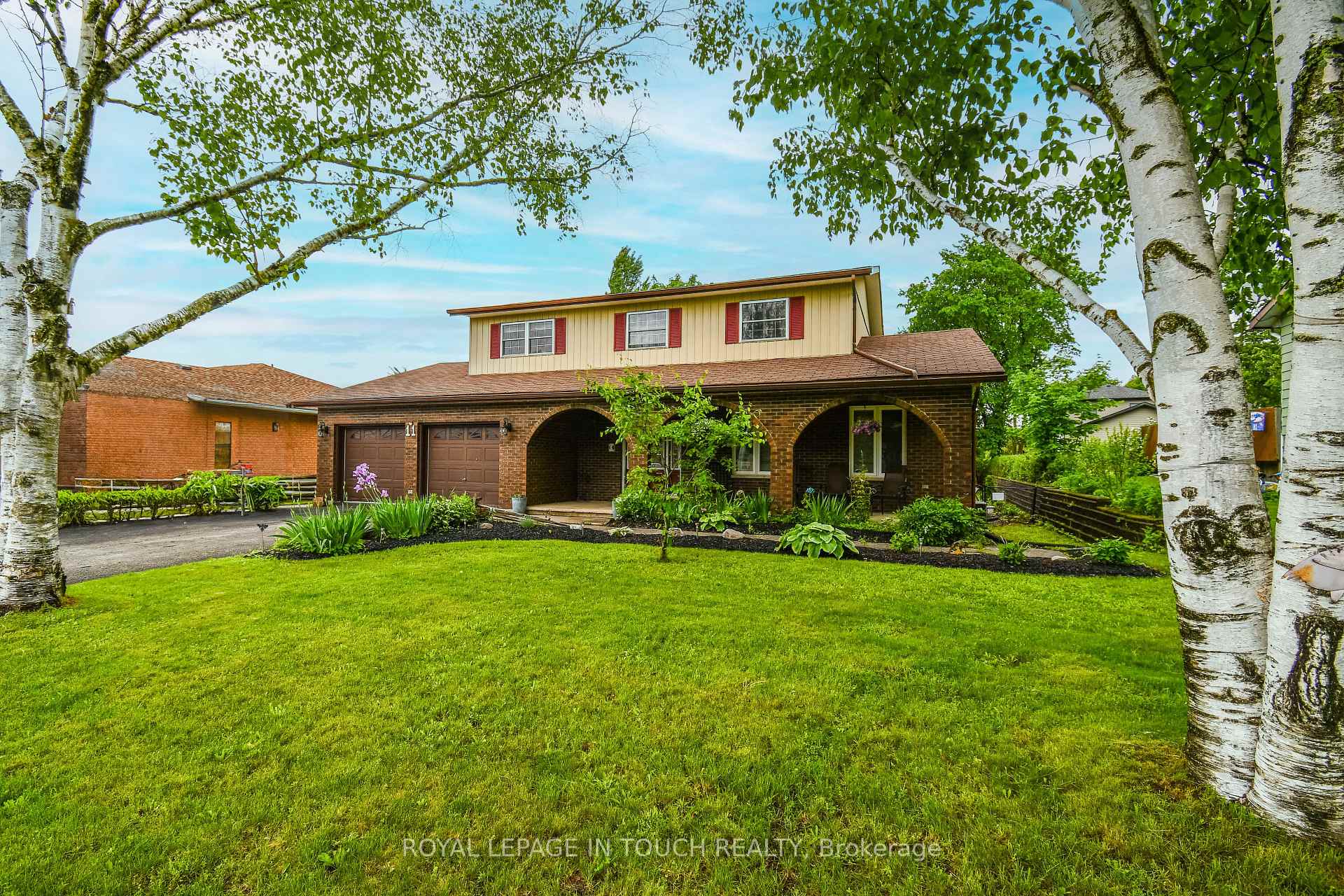 11 Hill Top Drive, Penetanguishene, ON L9M 1H7