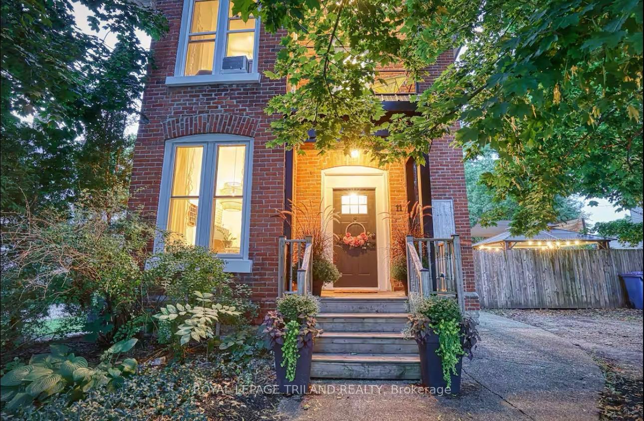 11 Maple Street W, Aylmer, ON N5H 1B8