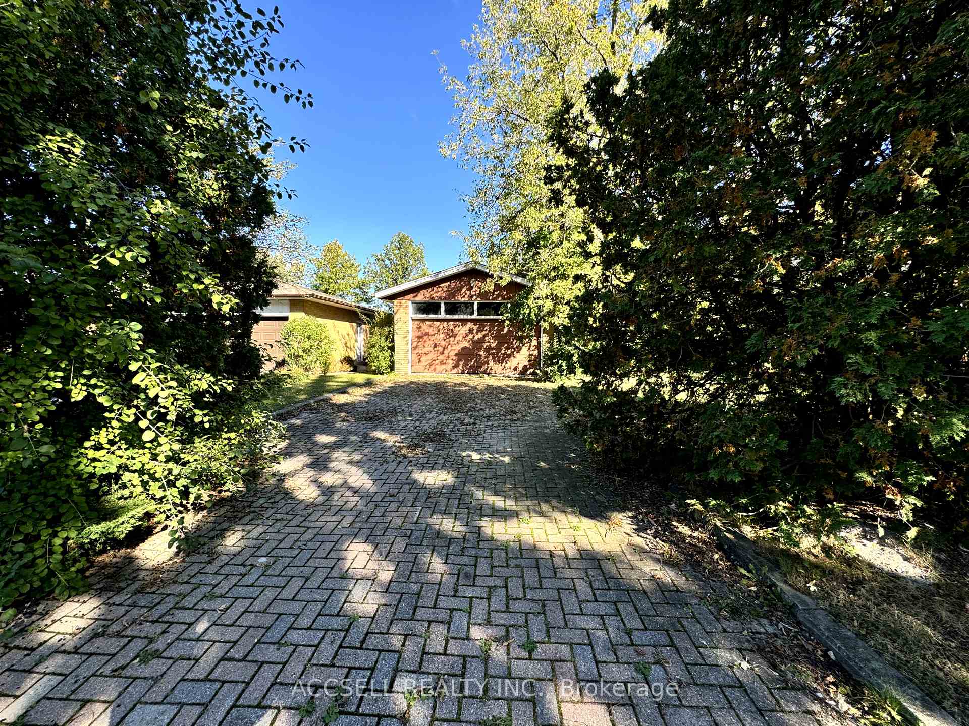 11 Michigan Drive, Toronto, ON M2M 3H9