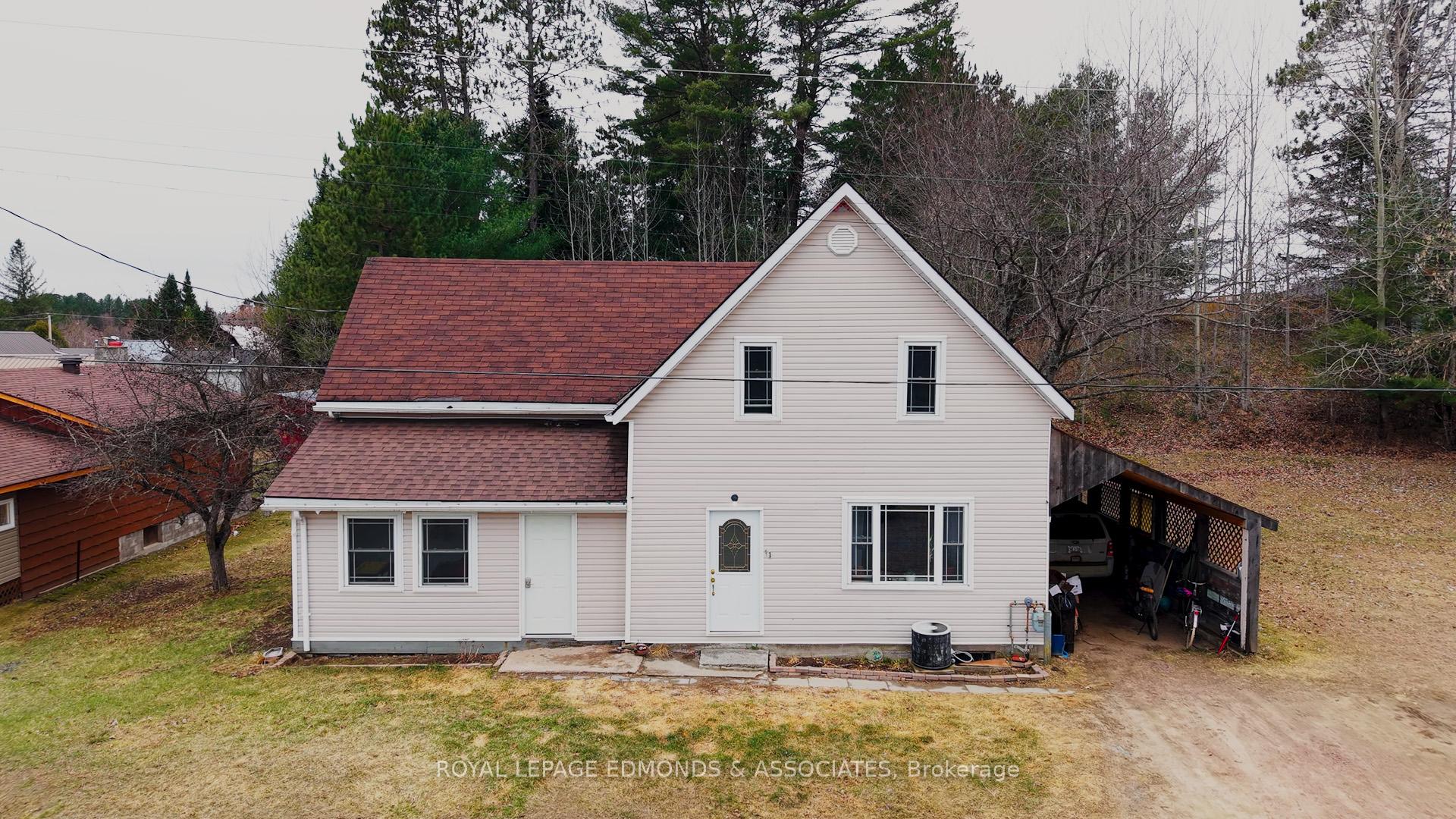 11 Peter Street, Laurentian Hills, ON K0J 1J0