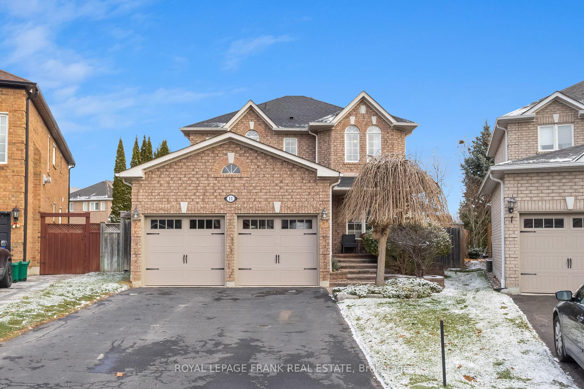 11 Pineway Court, Whitby, ON L1R 2S3
